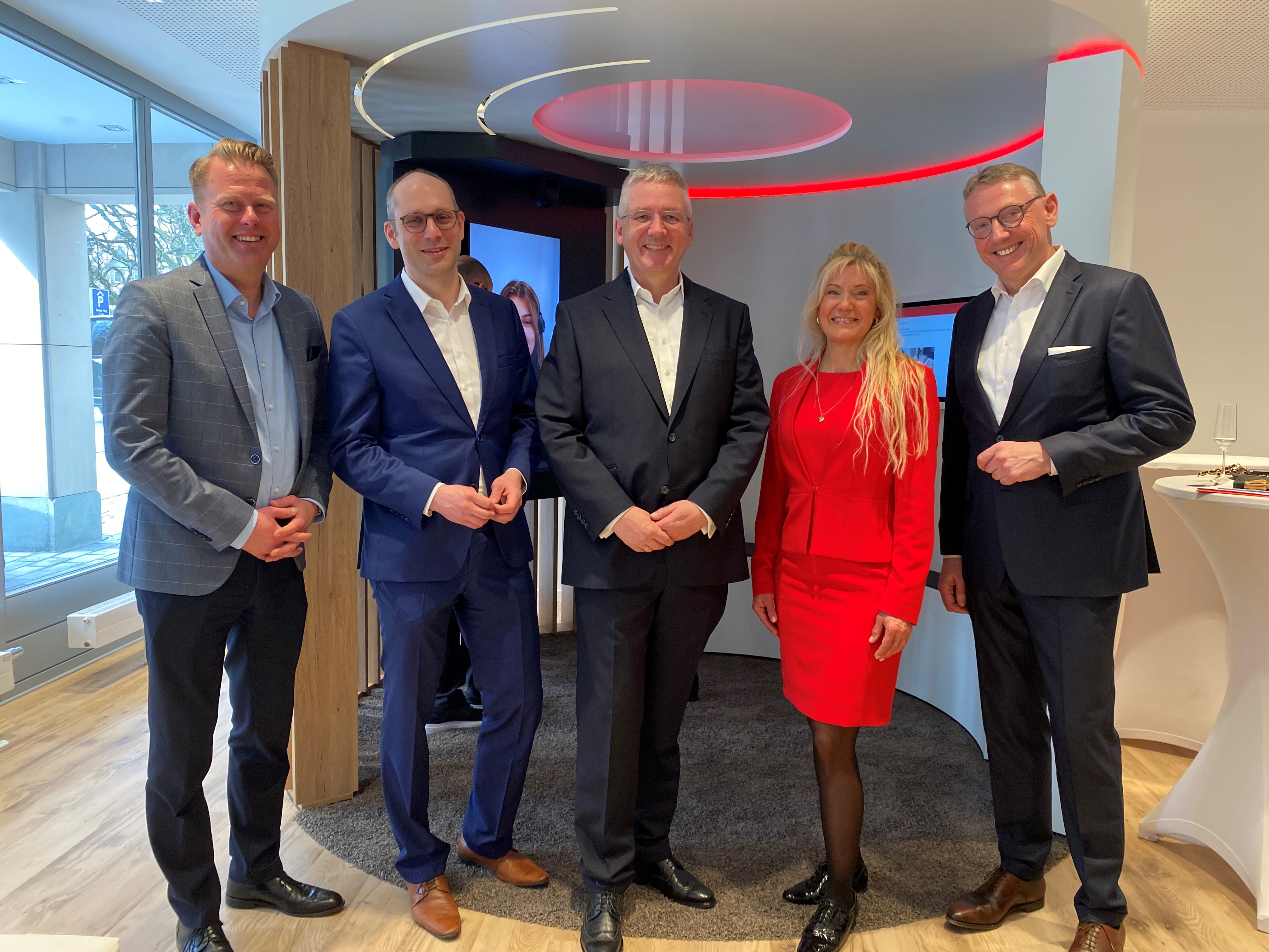 Erweitertes Beratungsangebot in modernisierten Räumen, Taunus Sparkasse ...