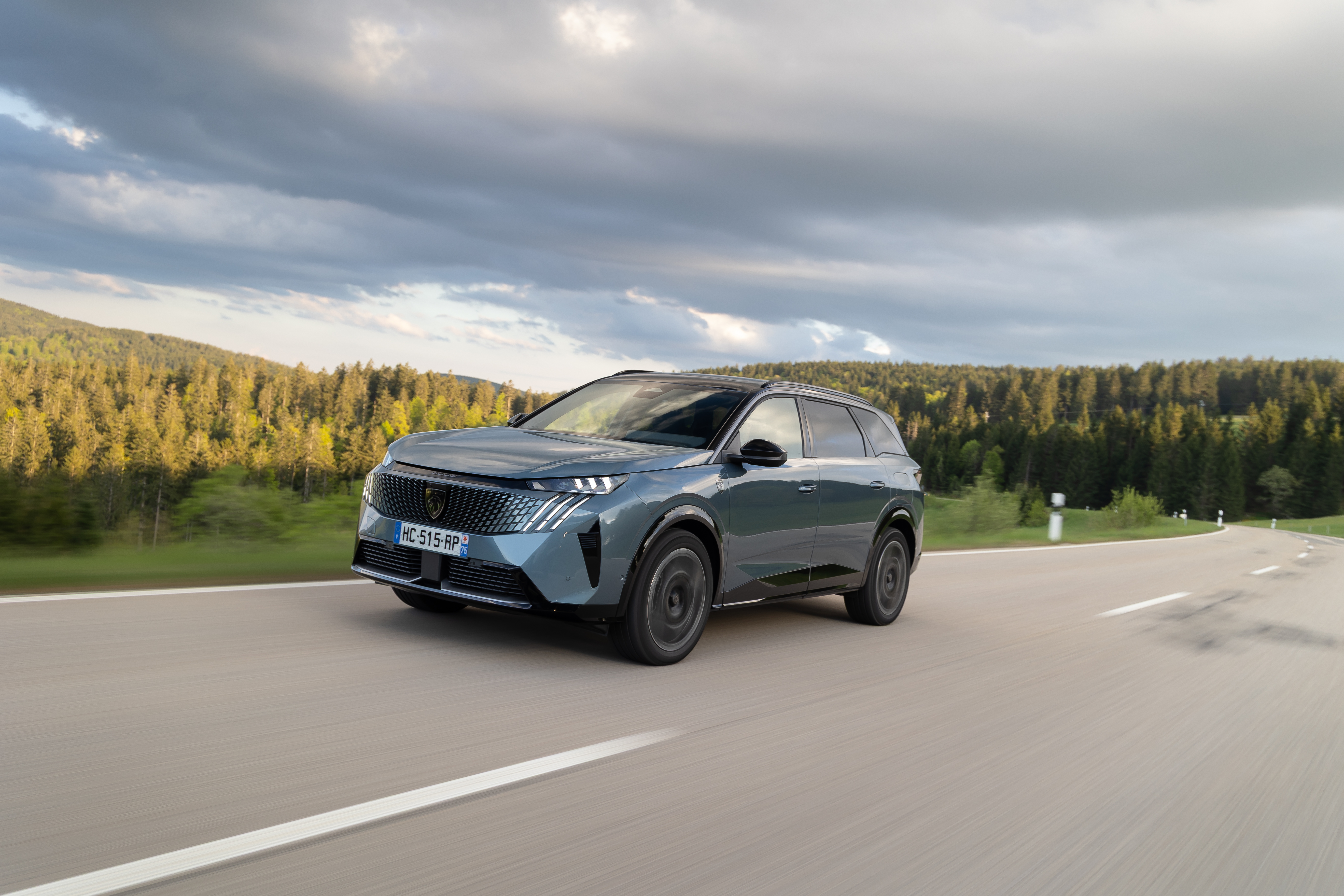 PEUGEOT E-3008 und E-5008 mit Dual-Elektromotor: Exklusive „Launch ...
