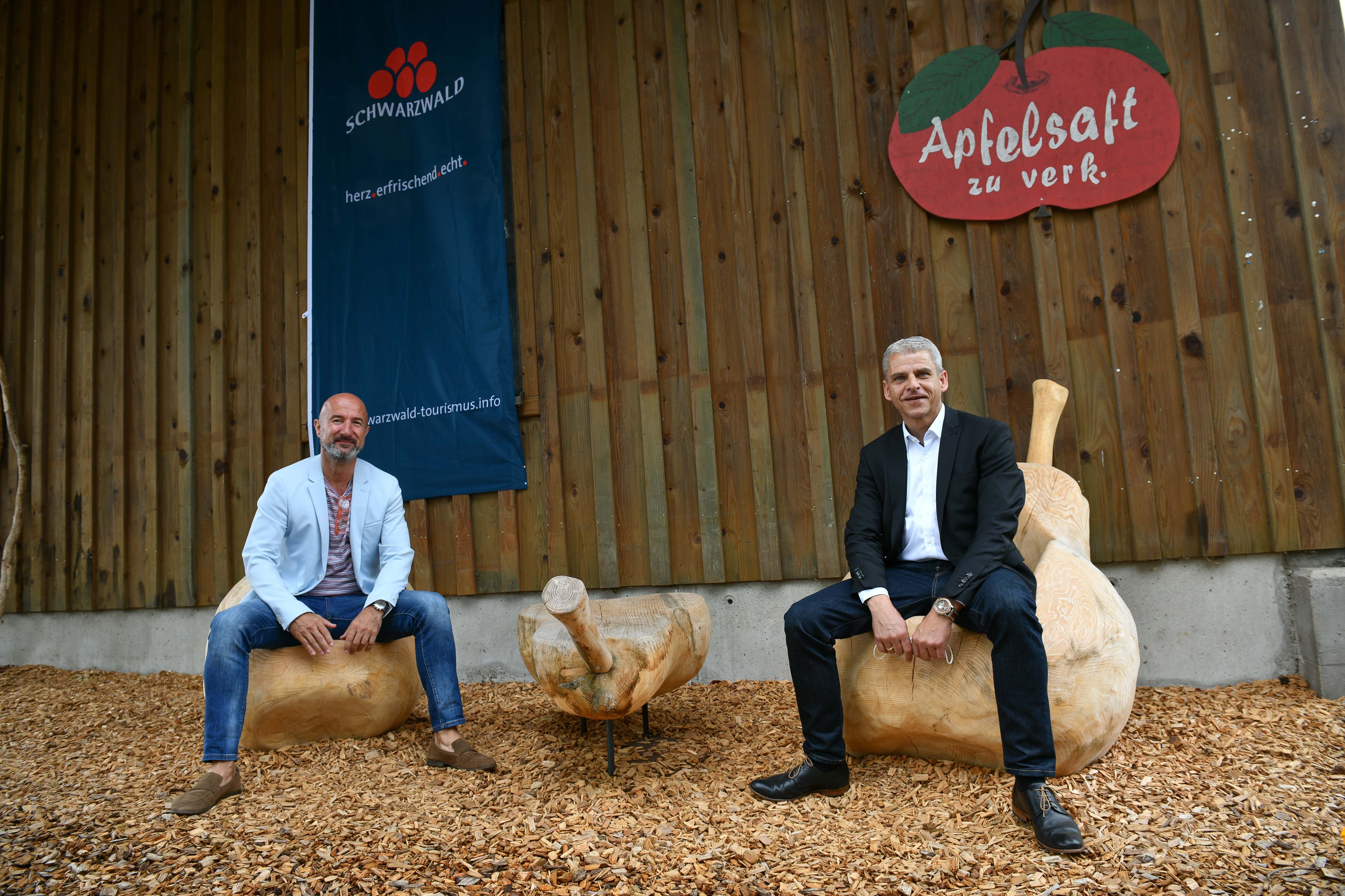 Staatssekretär Dr. Patrick Rapp MdL informiert sich im Rahmen seiner ...