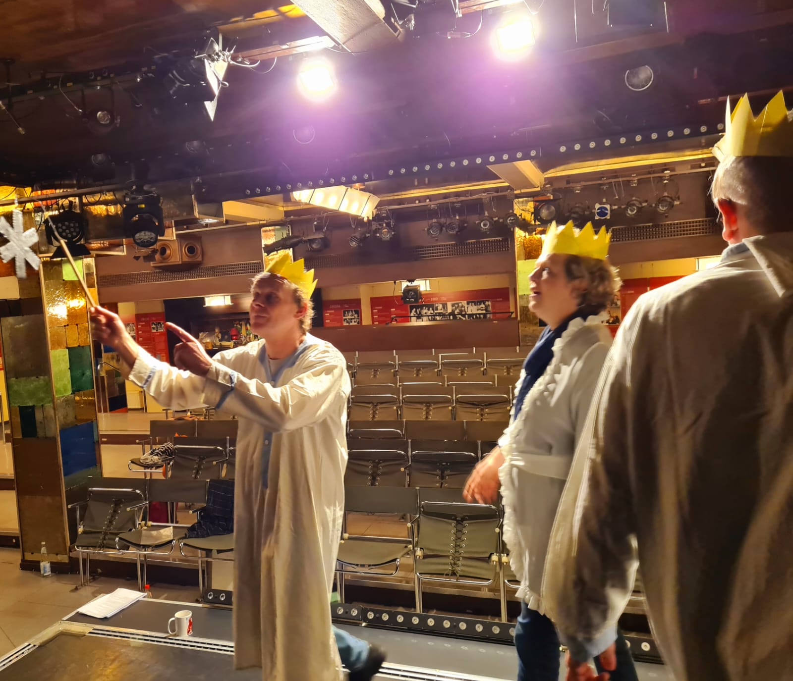 Weihrauch, Gold und Irre bei den academixern. Gemeinsam mit Mathias ...