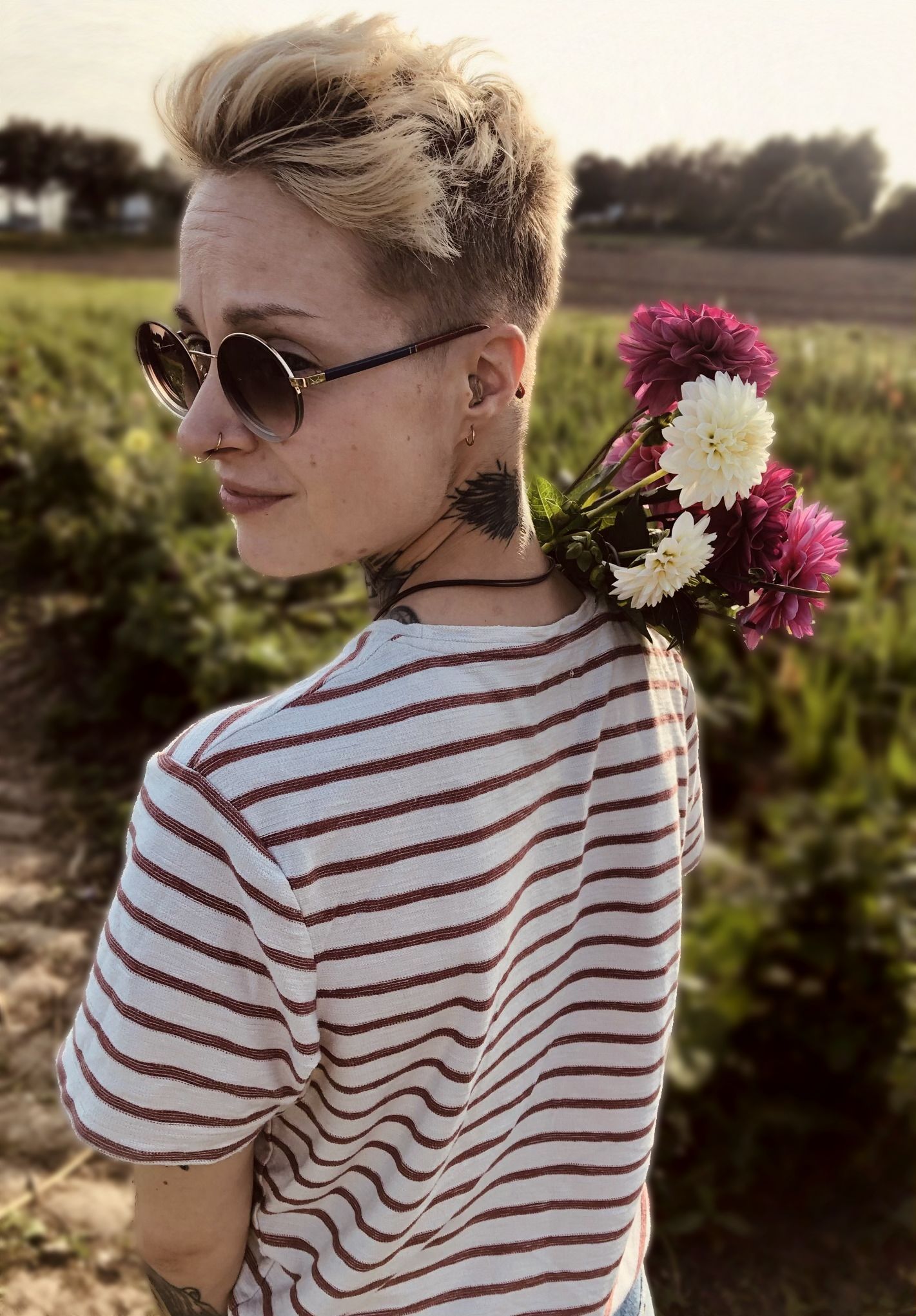 Pop-Poesie mit Tomken: Rostocker Newcomerin stürmt Kurhausgarten in ...