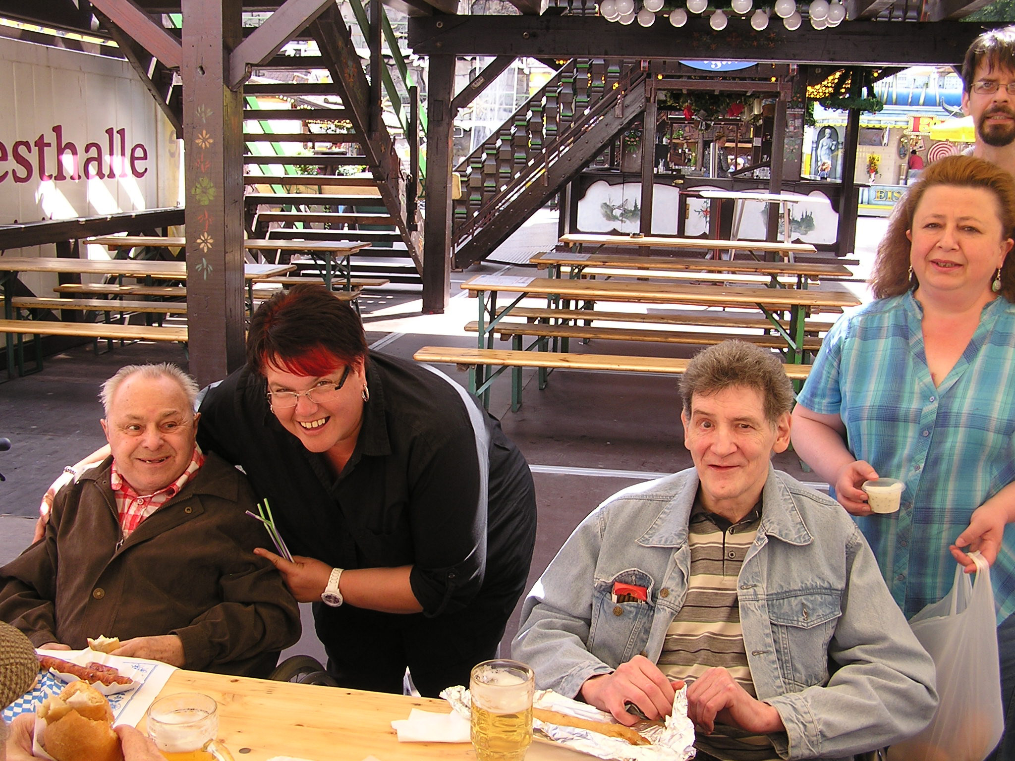 Mehr als ein Kirmesbesuch: Senioren der Flora Marzina genießen Cranger Volksfest, Senioren ...