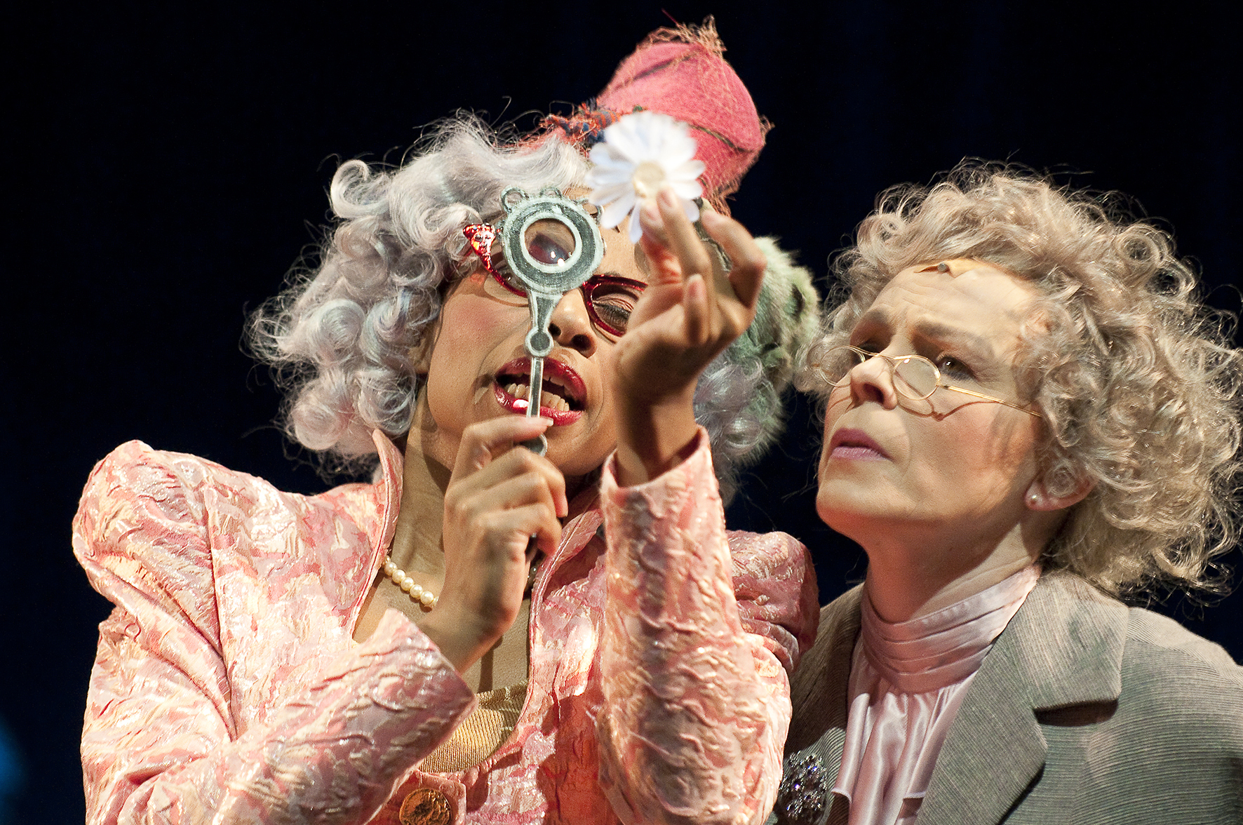 Kinder ab sechs Jahren entdecken die Sinnesorgane, Theater und ...