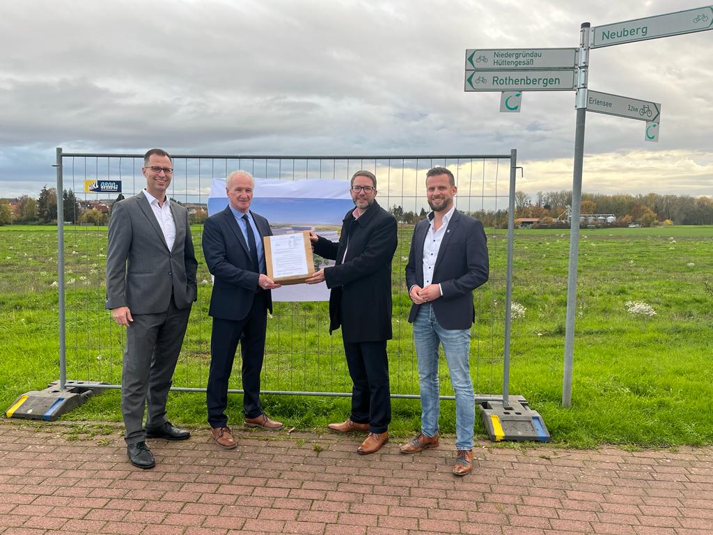 Langenselbold: Übergabe der Baugenehmigung für das geplante ...