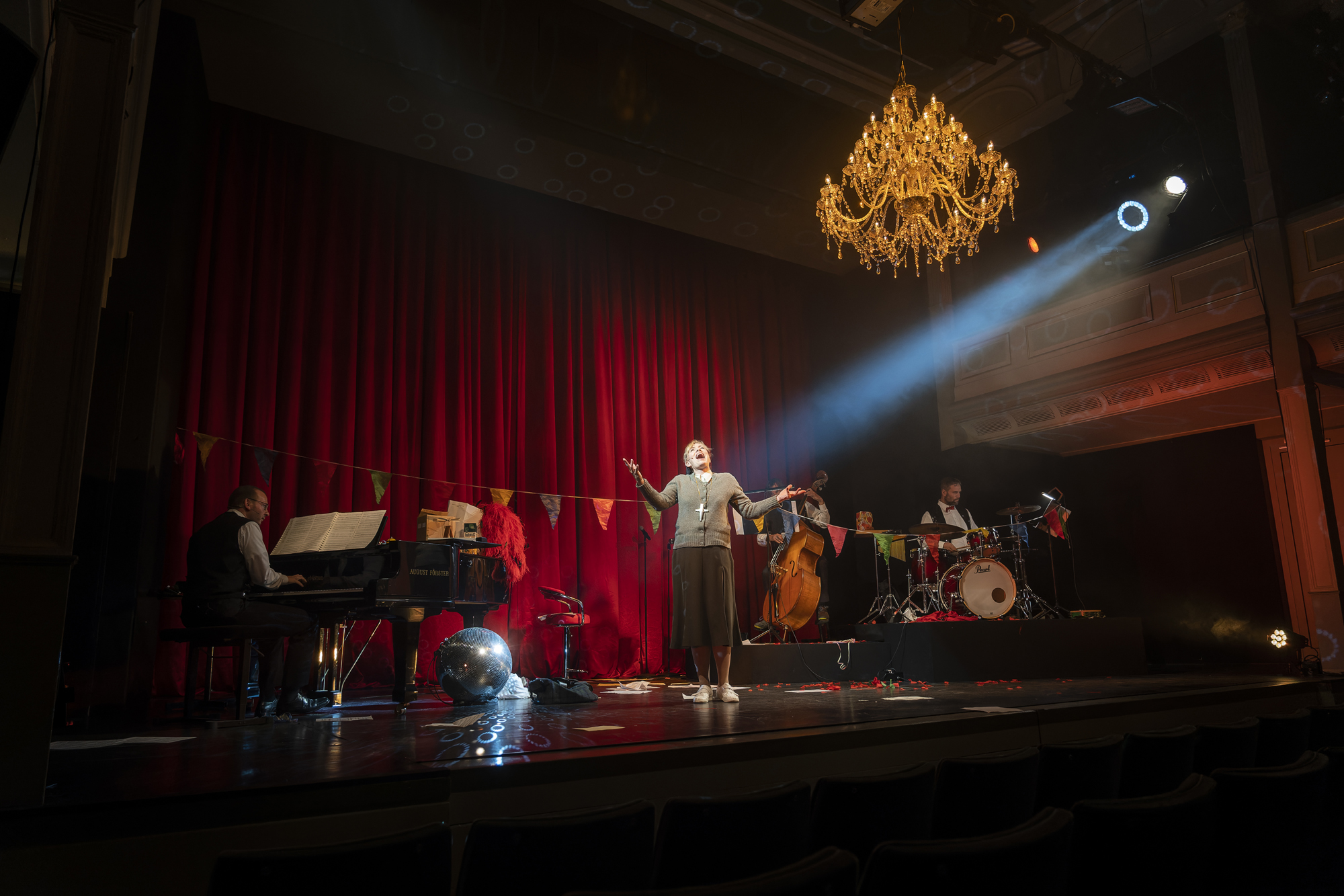 Schwester Robert Annes Musical-Kurs feiert Premiere, Erzgebirgische ...