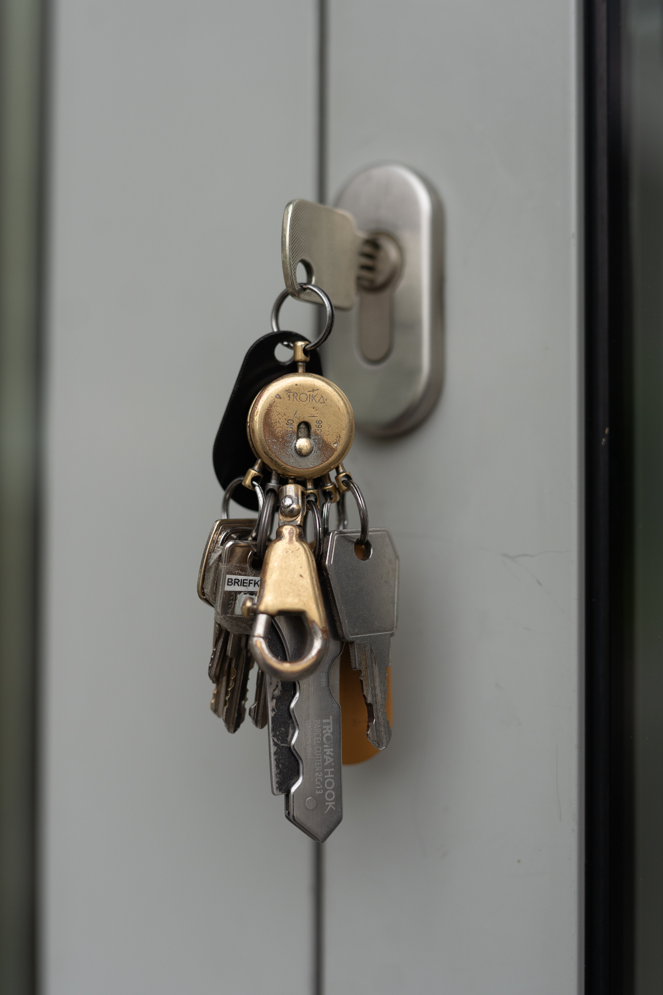 Easy hooking and replacing of the rings for using individual keys ...