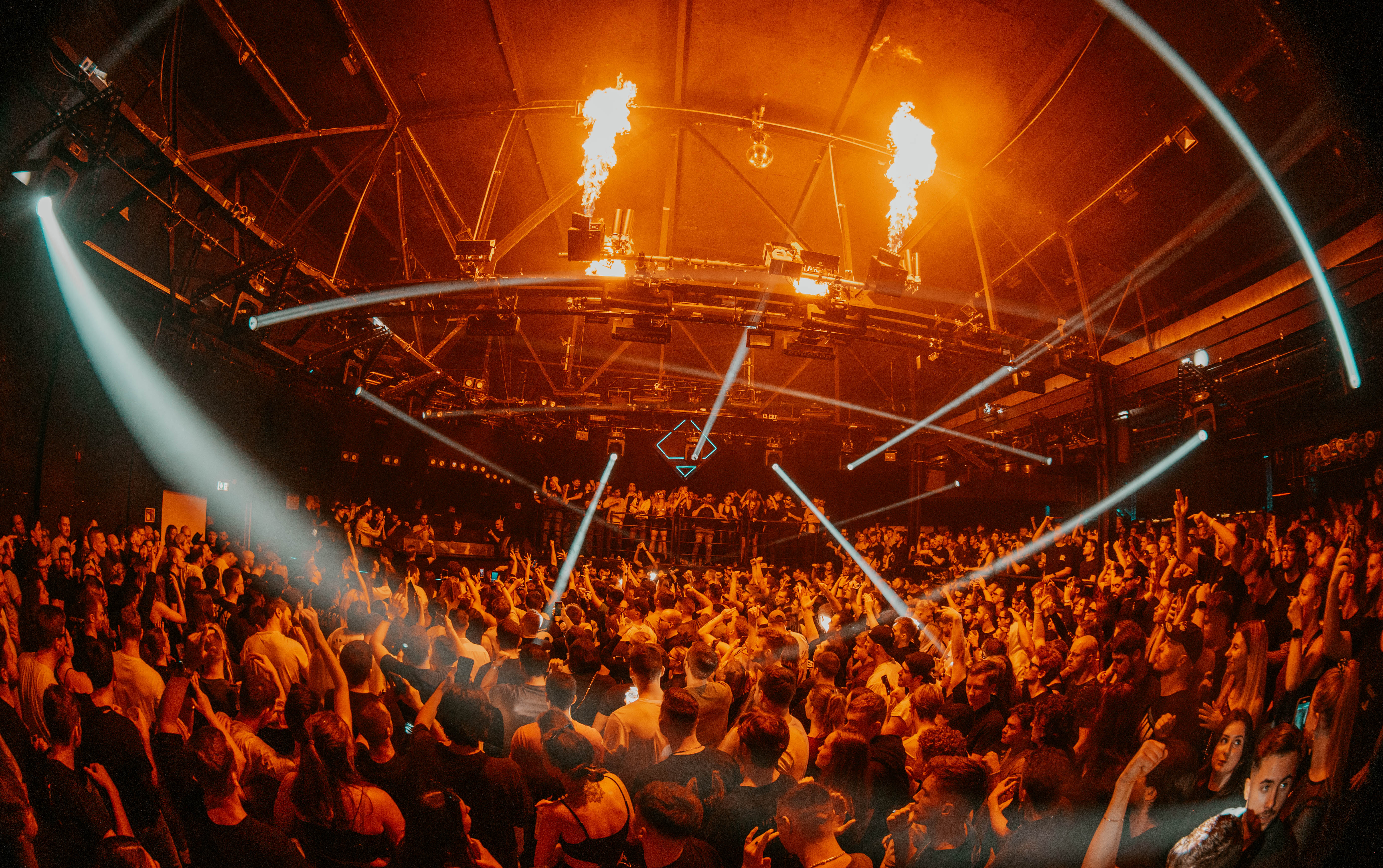 Das Kölner „Bootshaus“ als 5. bester Club weltweit und bester Club ...