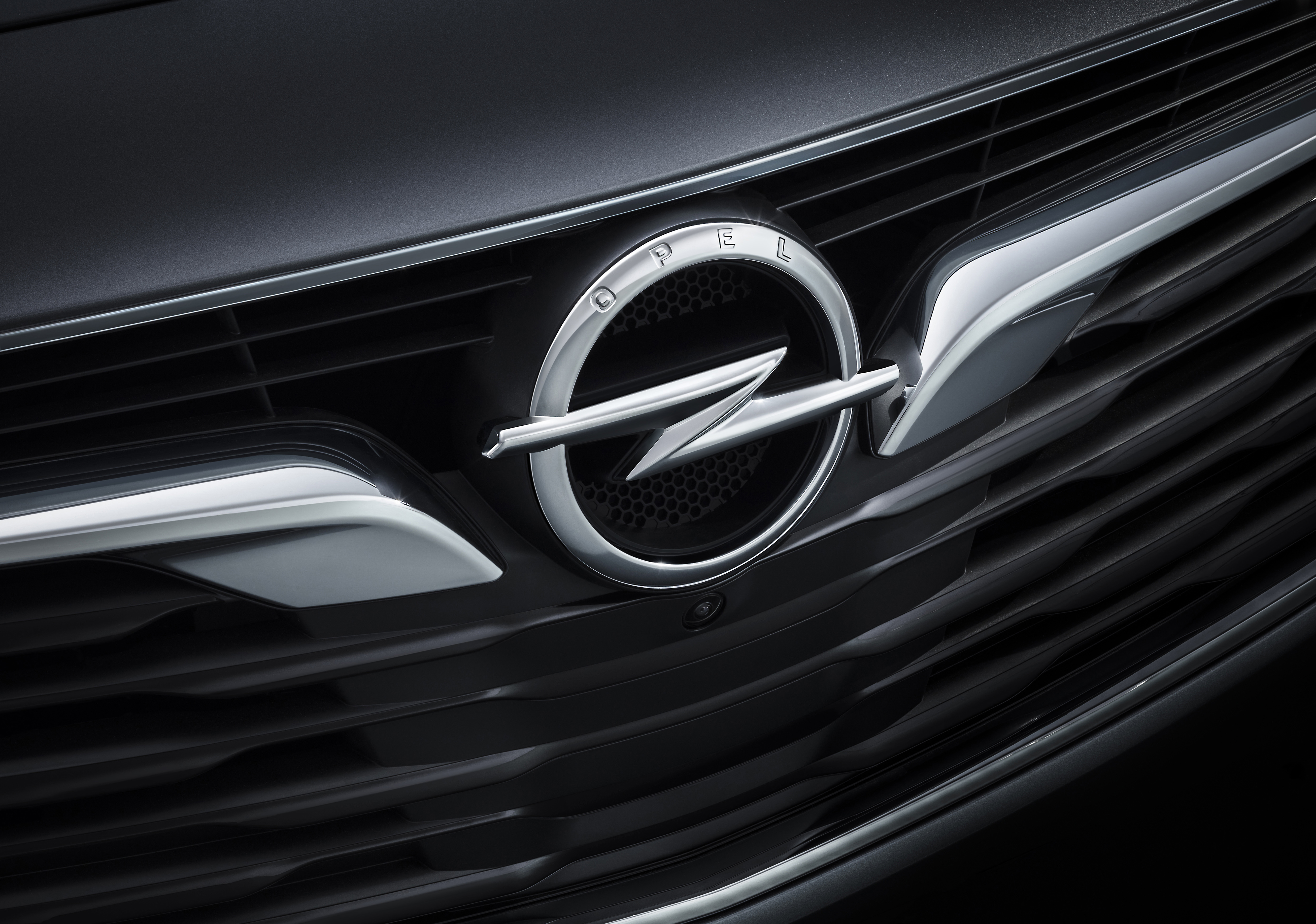 Legendäres Logo: Neuer Opel Mokka zeigt als erster den neuen Blitz ...