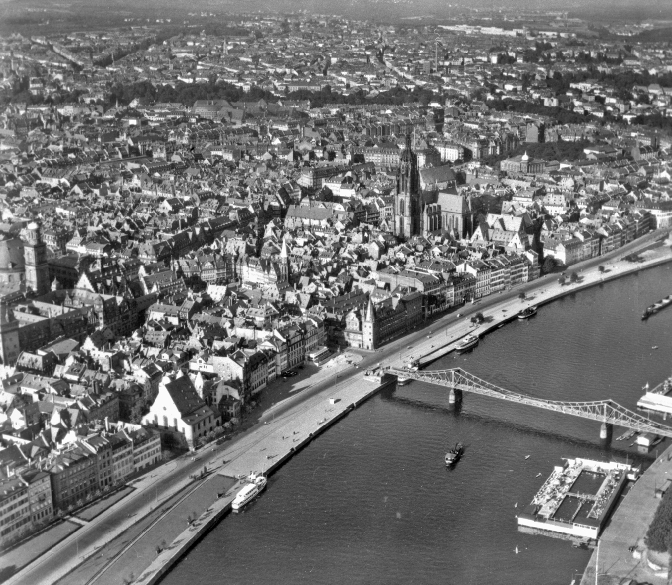 1,4 Millionen Besucher für Foto Marburg, Bildarchiv Foto Marburg, Story ...