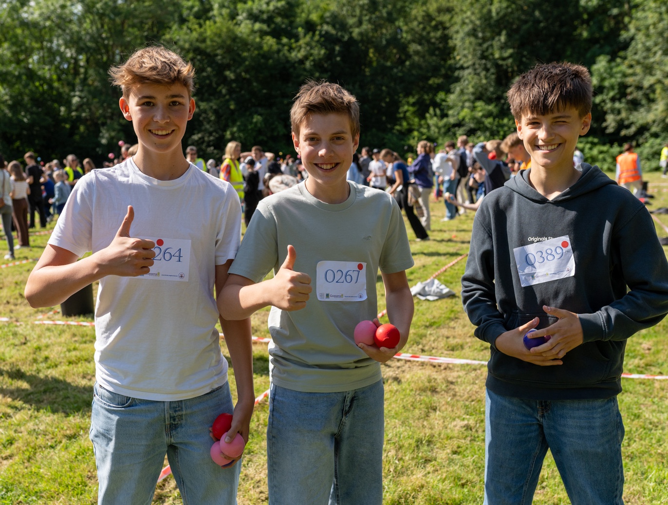 Jonglator Stephan Ehlers gelingt Doppel-Weltrekord beim weltweit größten Jonglierkurs in Neuss ...