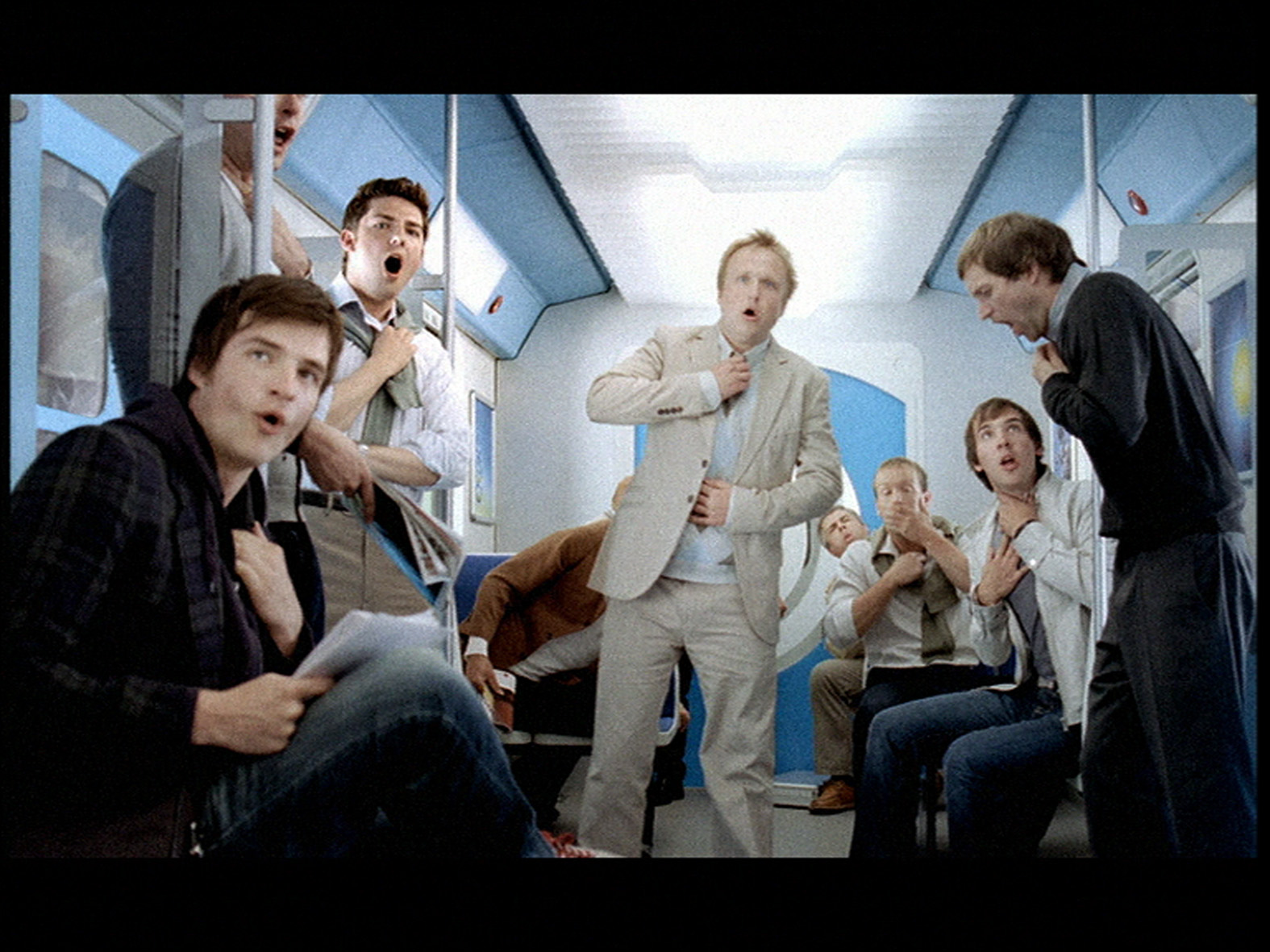 Atemberaubend sexy – der Auftritt der neuen Airwaves Box, BBDO Germany ...