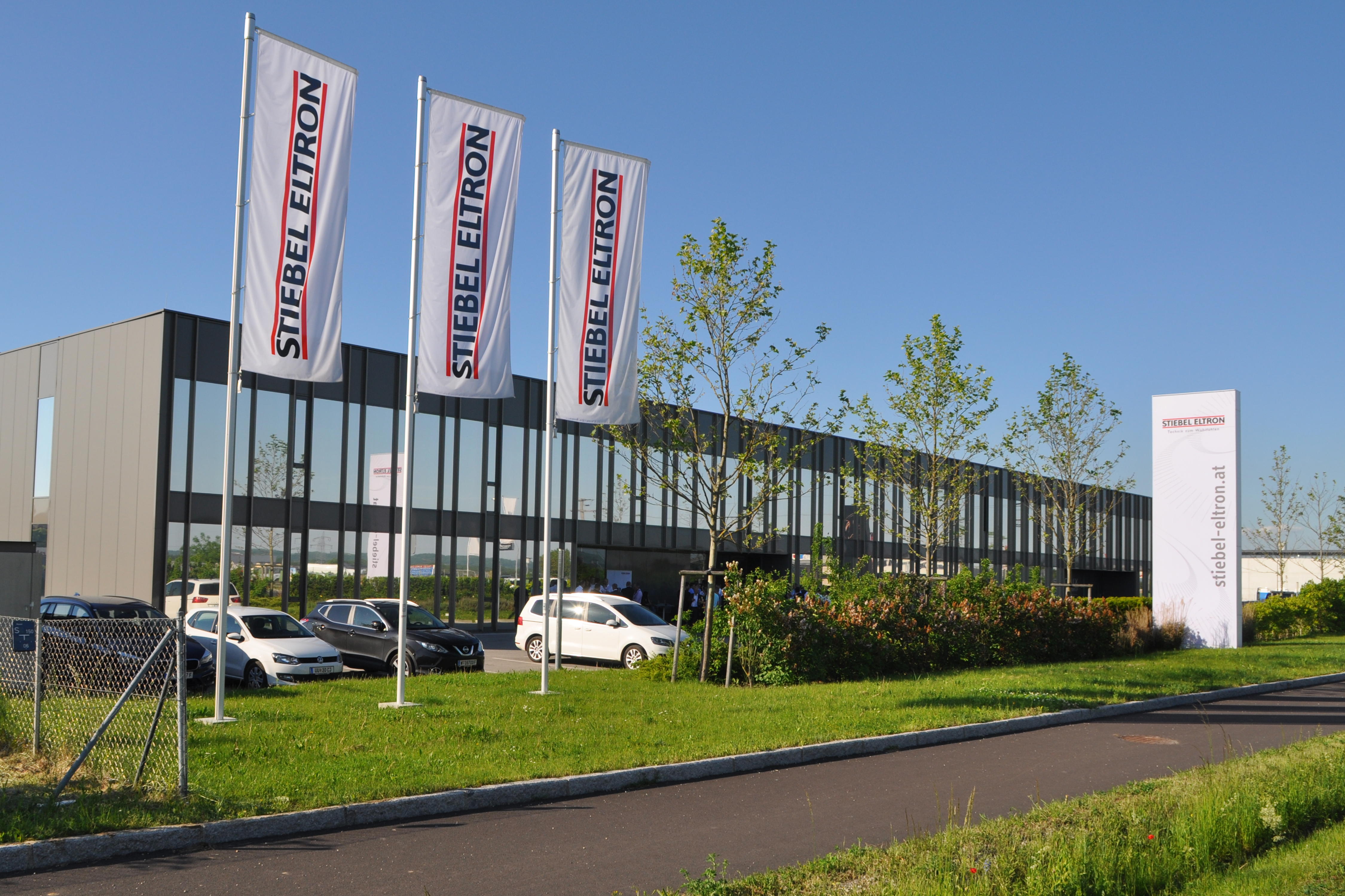 Neues Gebäude und 45-jähriges Bestehen, Stiebel Eltron GmbH & Co. KG ...