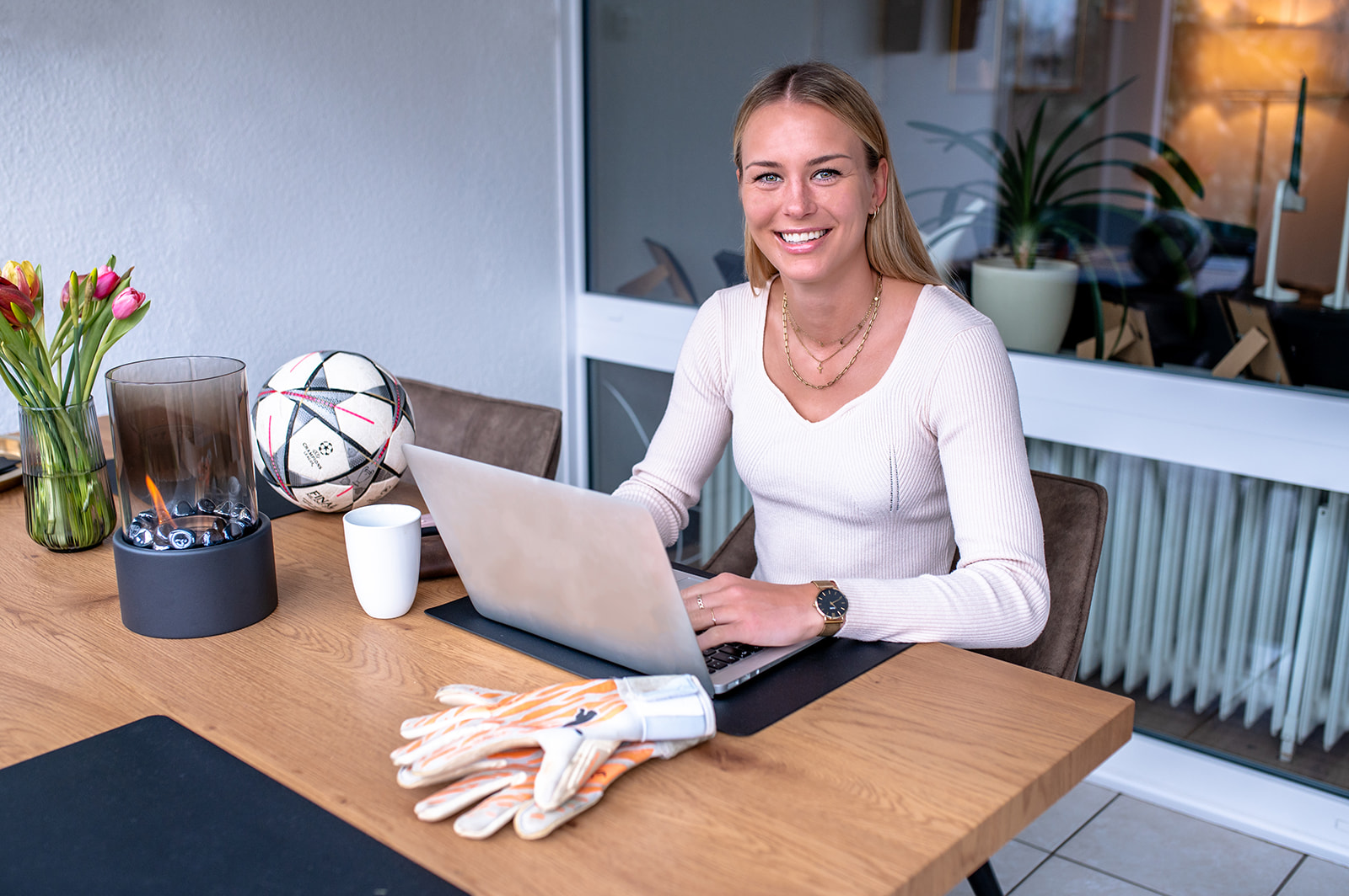 Merle Frohms setzt ihren akademischen Weg fort, SRH Fernhochschule ...