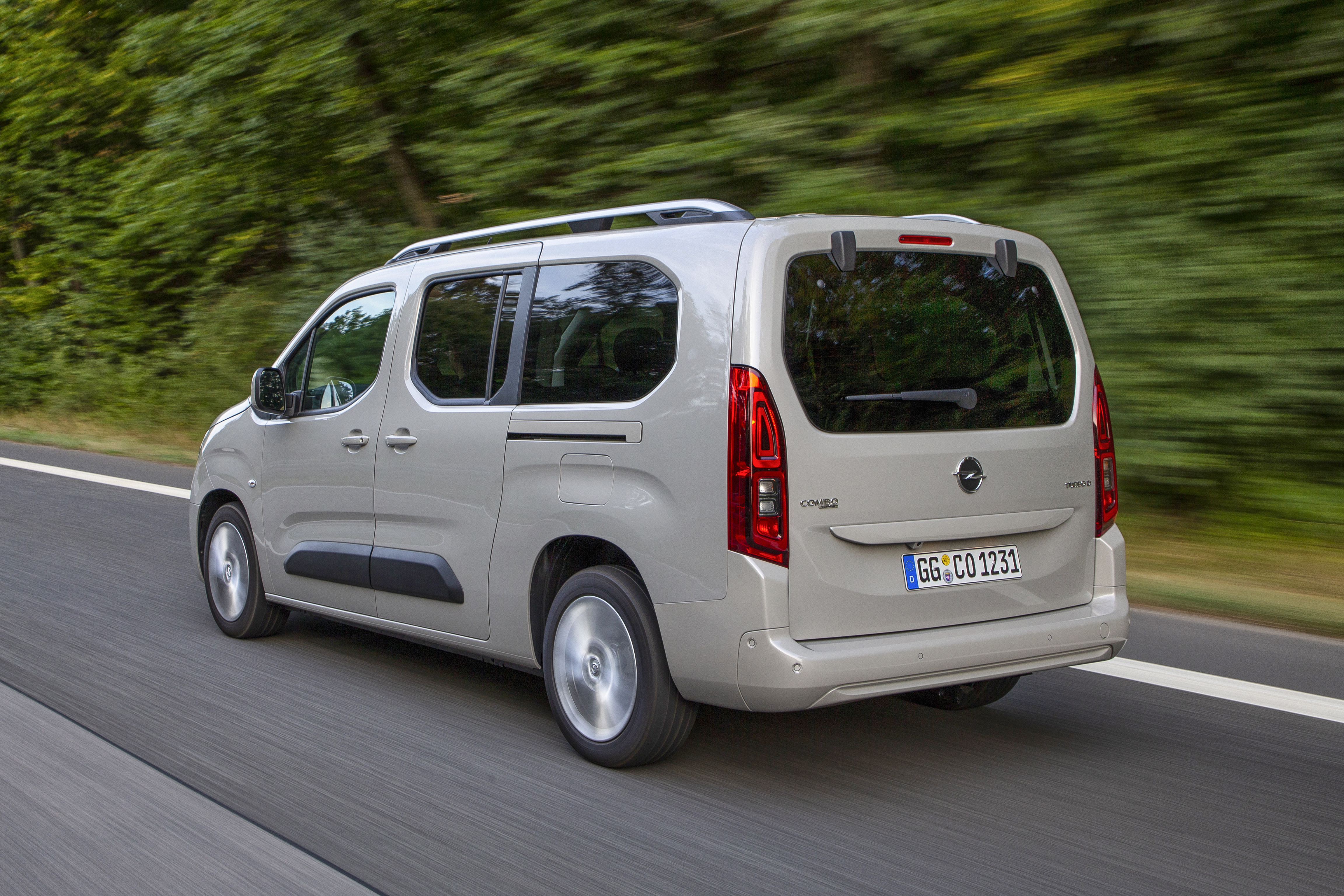 Opel with Two World Premieres at LCV IAA: New Combo Cargo and New Opel ...
