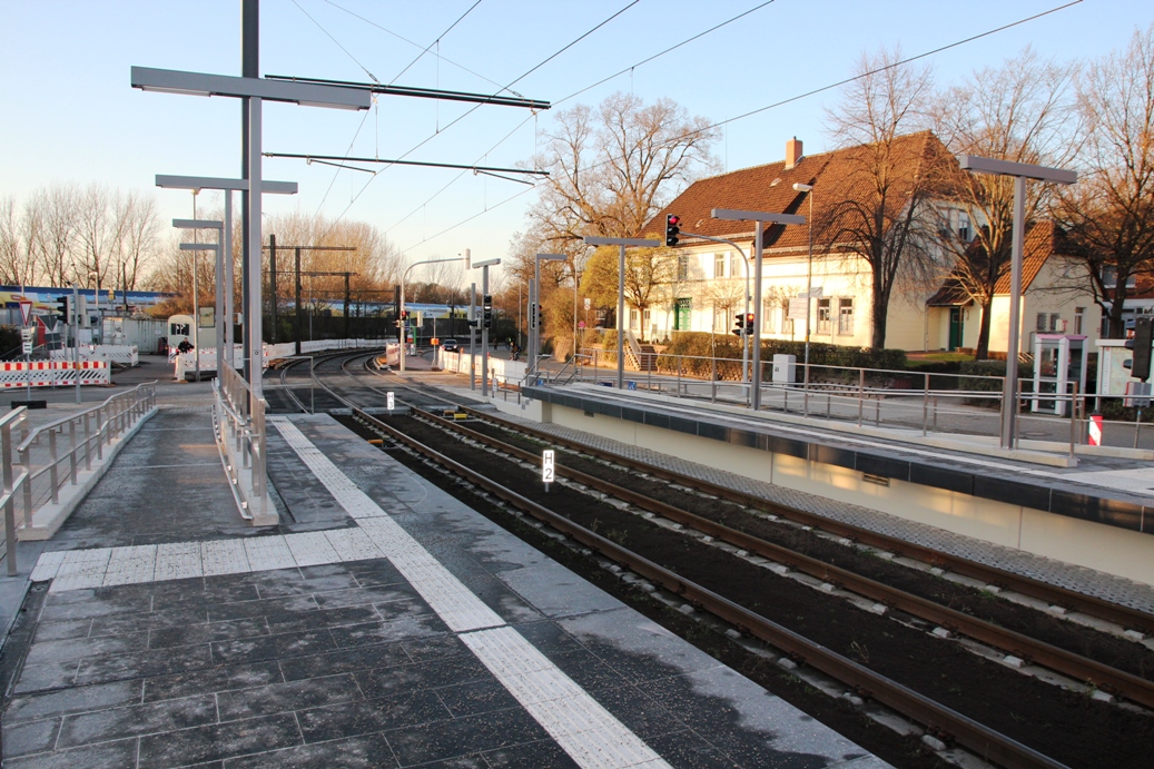 Neuer Hochbahnsteig eröffnet: Die barrierefreie Haltestelle Rethen ...