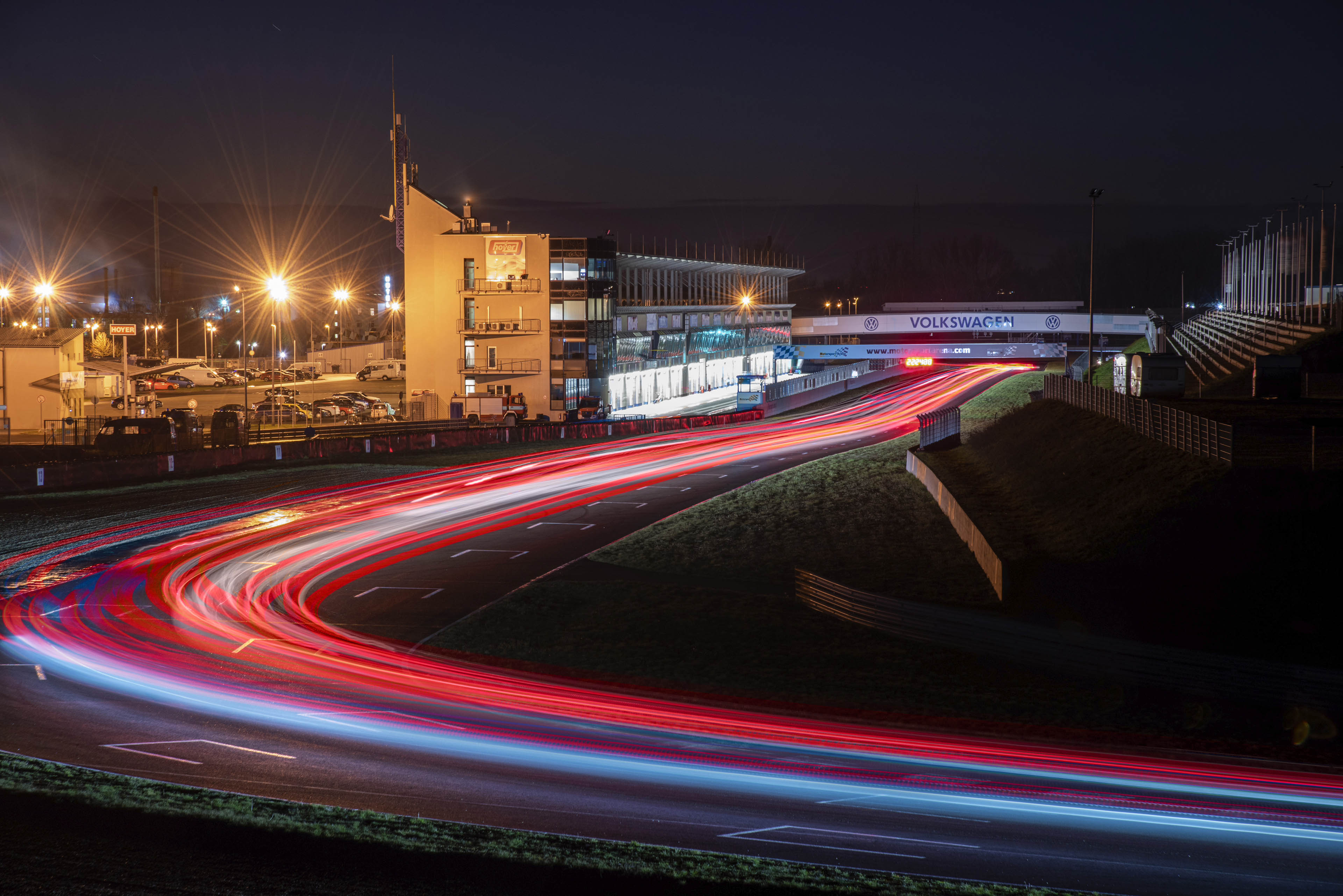 Oschersleben: Mit Elektroautos in 24 Stunden einmal um die Welt ...