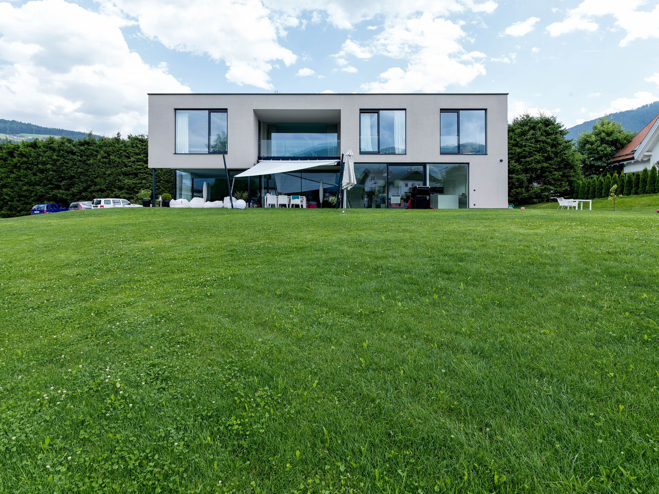 Rubner Haus: Moderner Riegelbau, RUBNER TÜREN GmbH, Story - lifePR