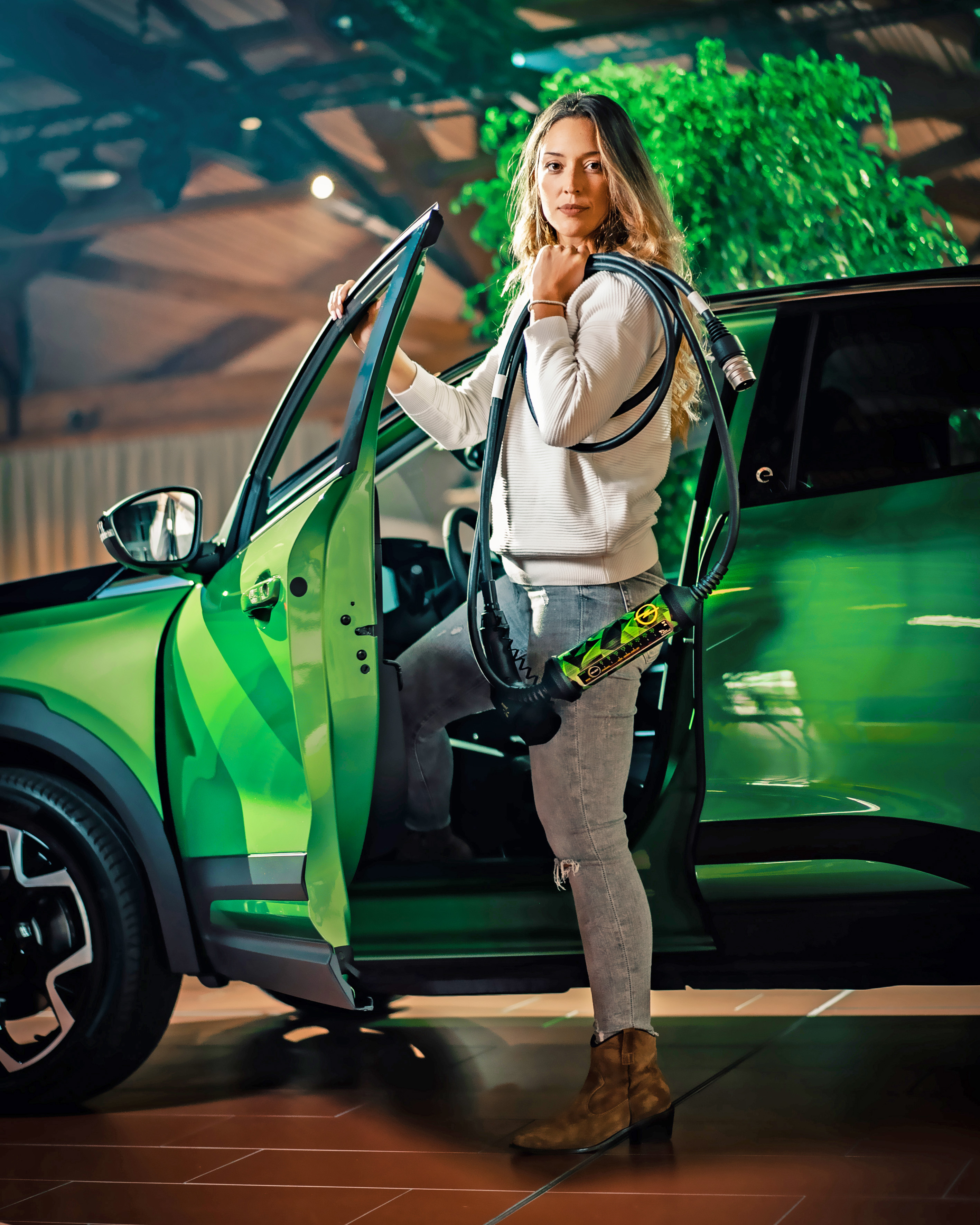 Opel Universal Charger: Das Schweizer Taschenmesser der E-Mobilität ...