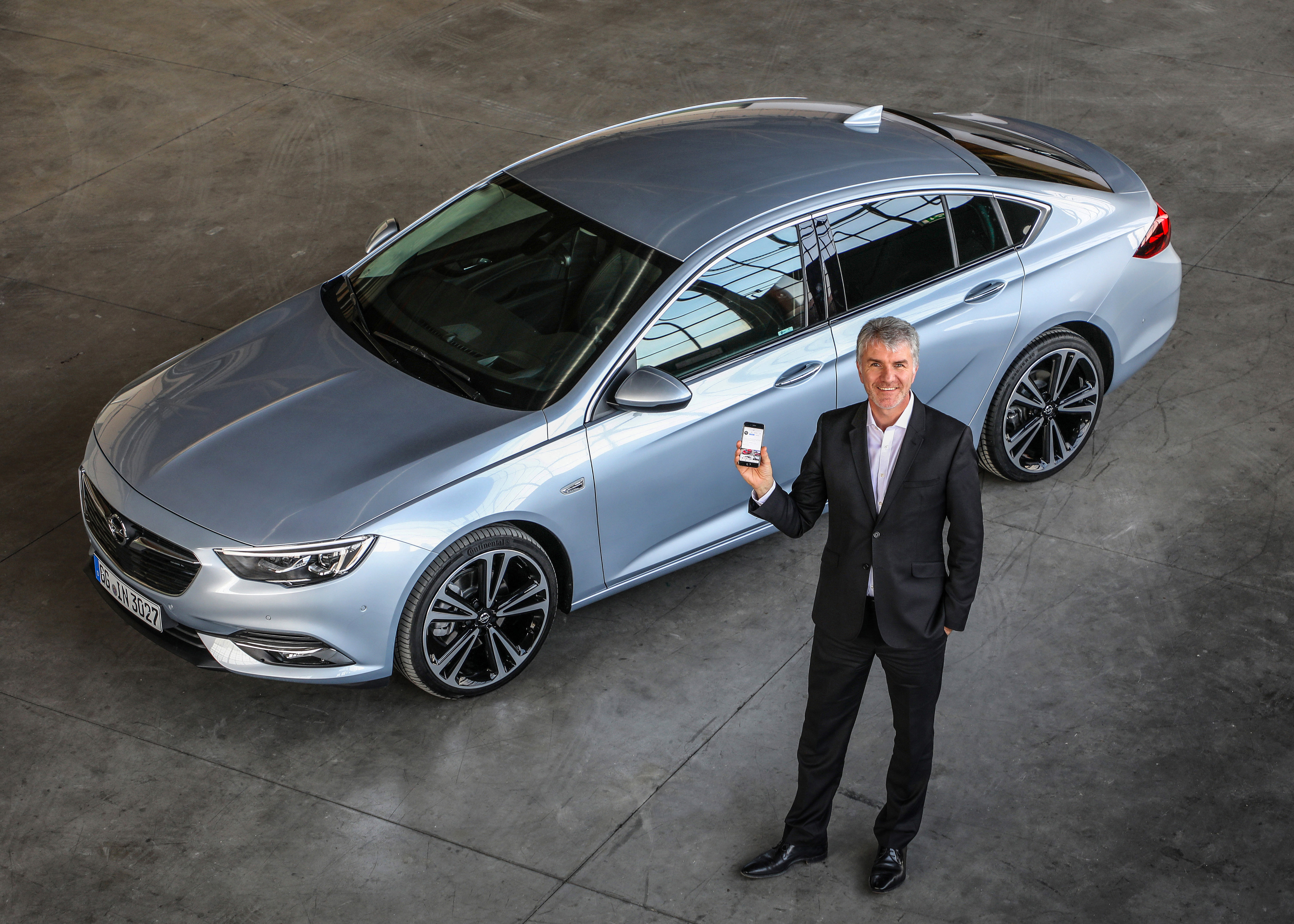 Opel-Design hautnah: Mark Adams seit einem Jahr auf Instagram, Opel ...