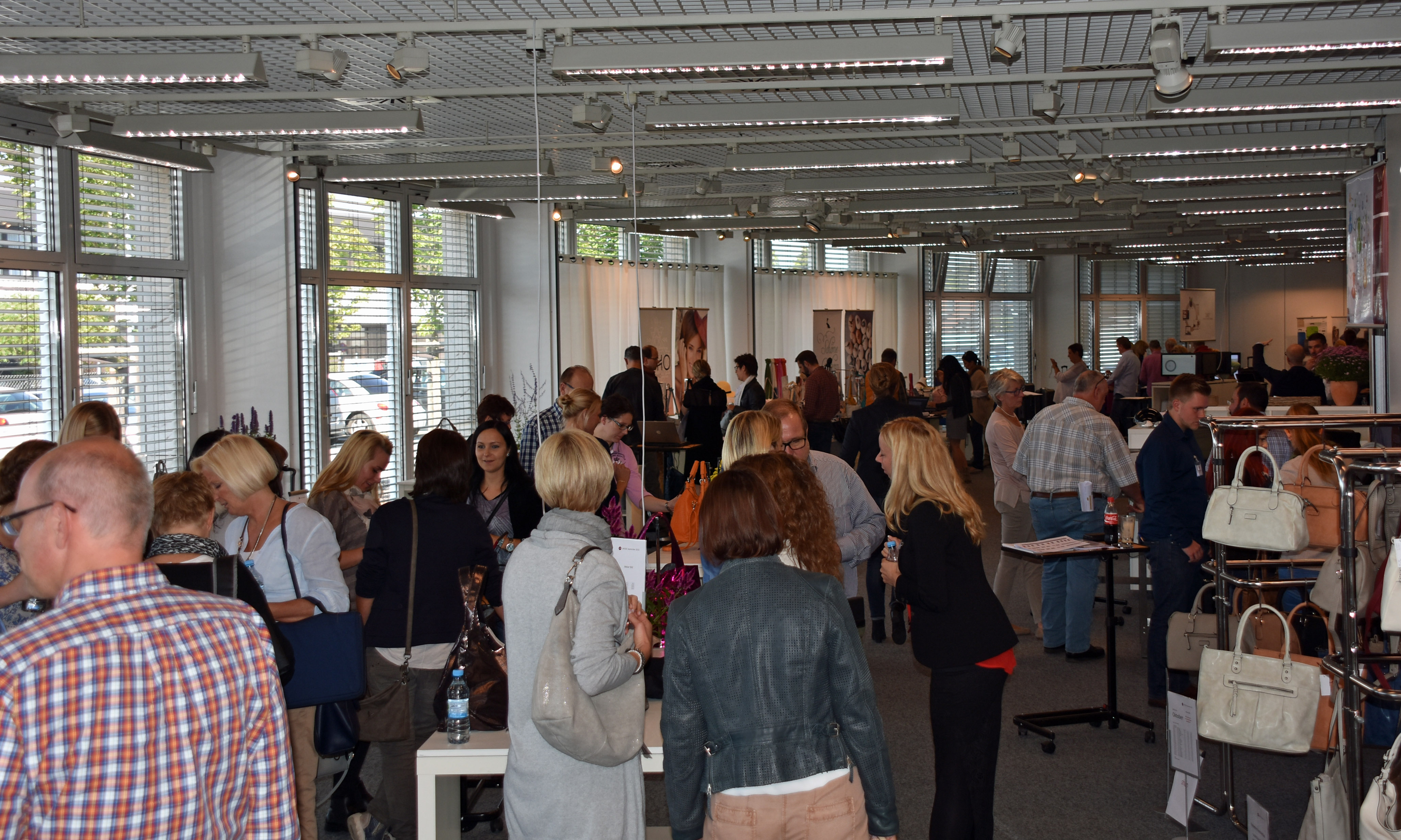 ASSIMA läutet Frühjahr 2016 mit starkem Kollektionsauftritt ein, ASSIMA ...