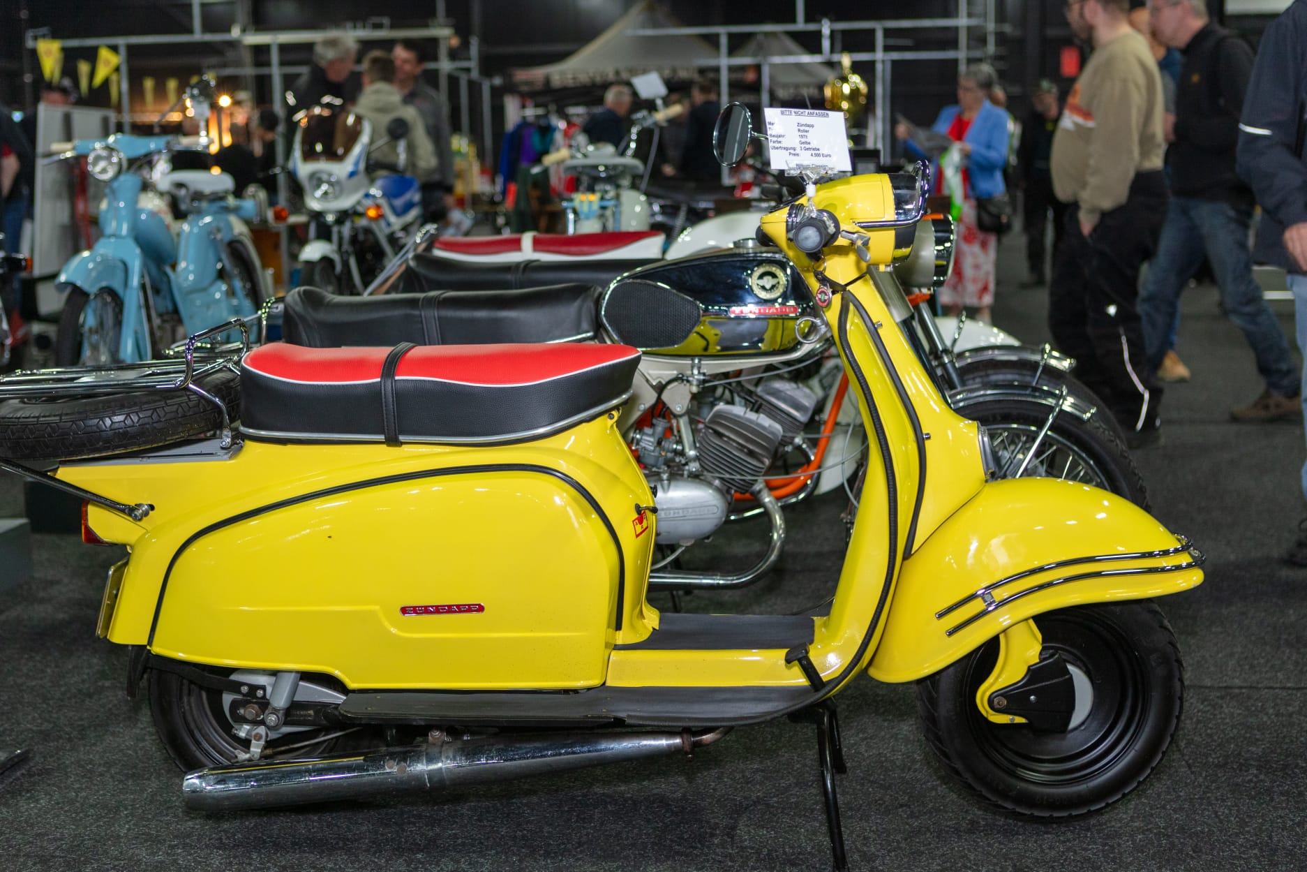 „Bromfiets- en Motorbeurs Kalkar“ - Benzingeruch, Chrom & Geschichte ...