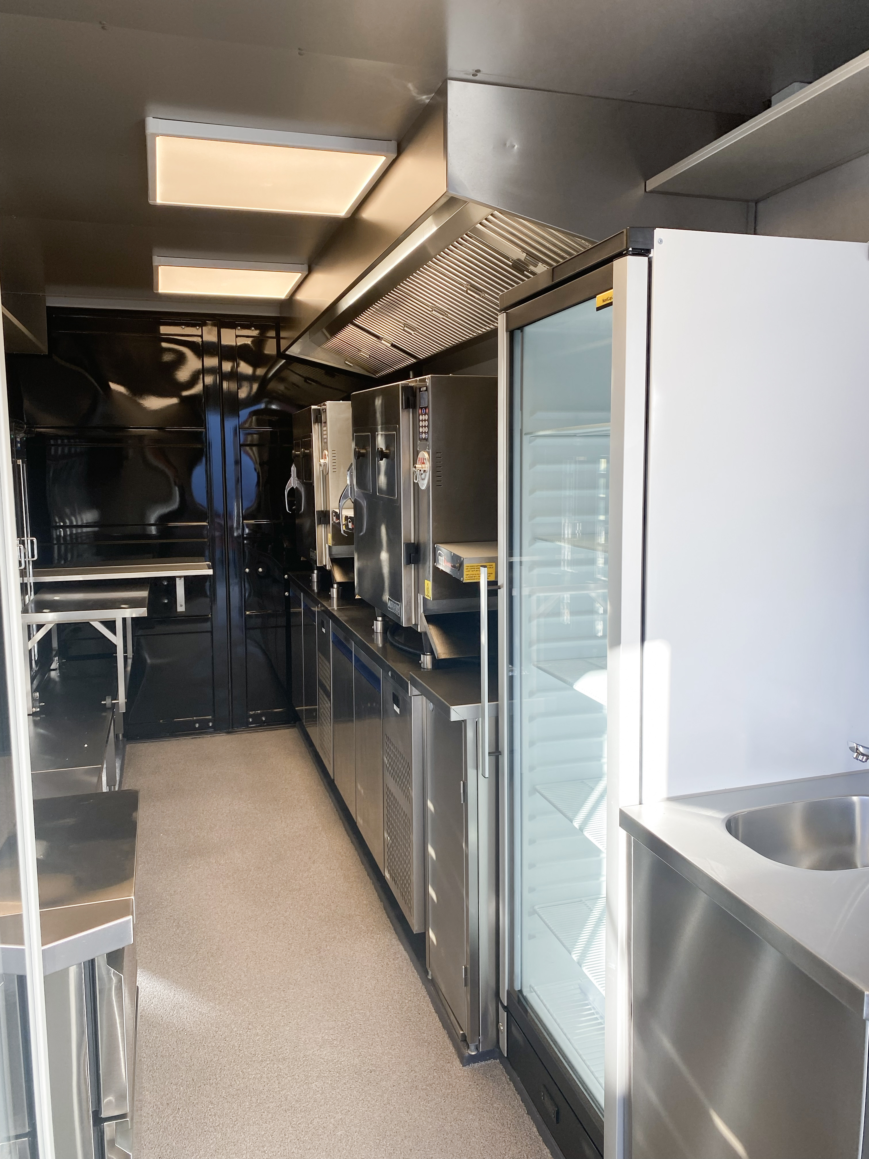 ROKA und Visionary Concepts machen Automatenkonzept HOTBOXXX mobil ...