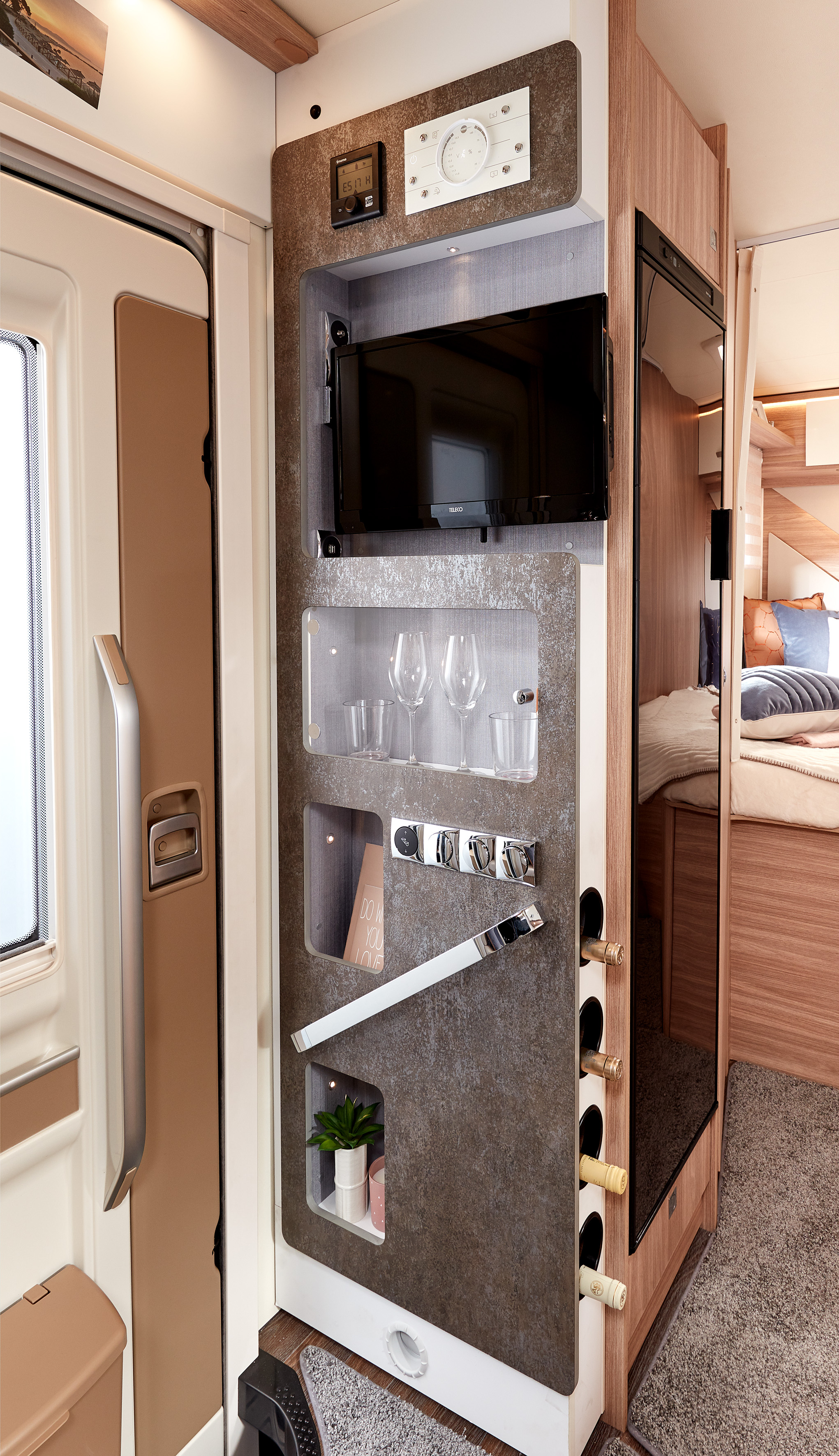 Bürstner auf Mercedes-Benz Sprinter: der neue Lyseo M Harmony Line ist ...