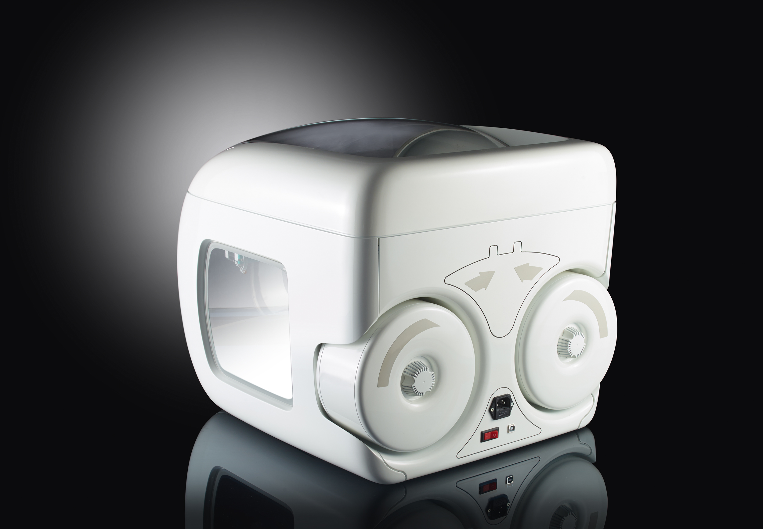 IFA-Premiere: Designlegende Luigi Colani stellt in Zusammenarbeit mit ...