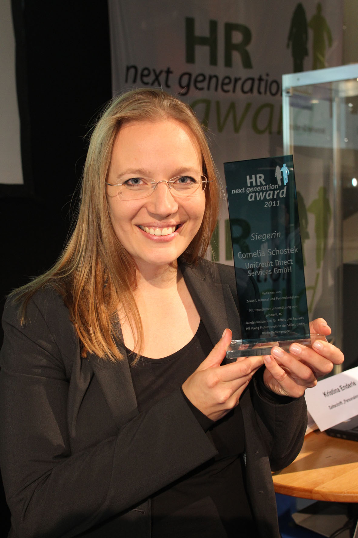 Nachwuchs-Personalerin Cornelia Schostek wird auf der Messe Zukunft Personal mit dem HR Next ...