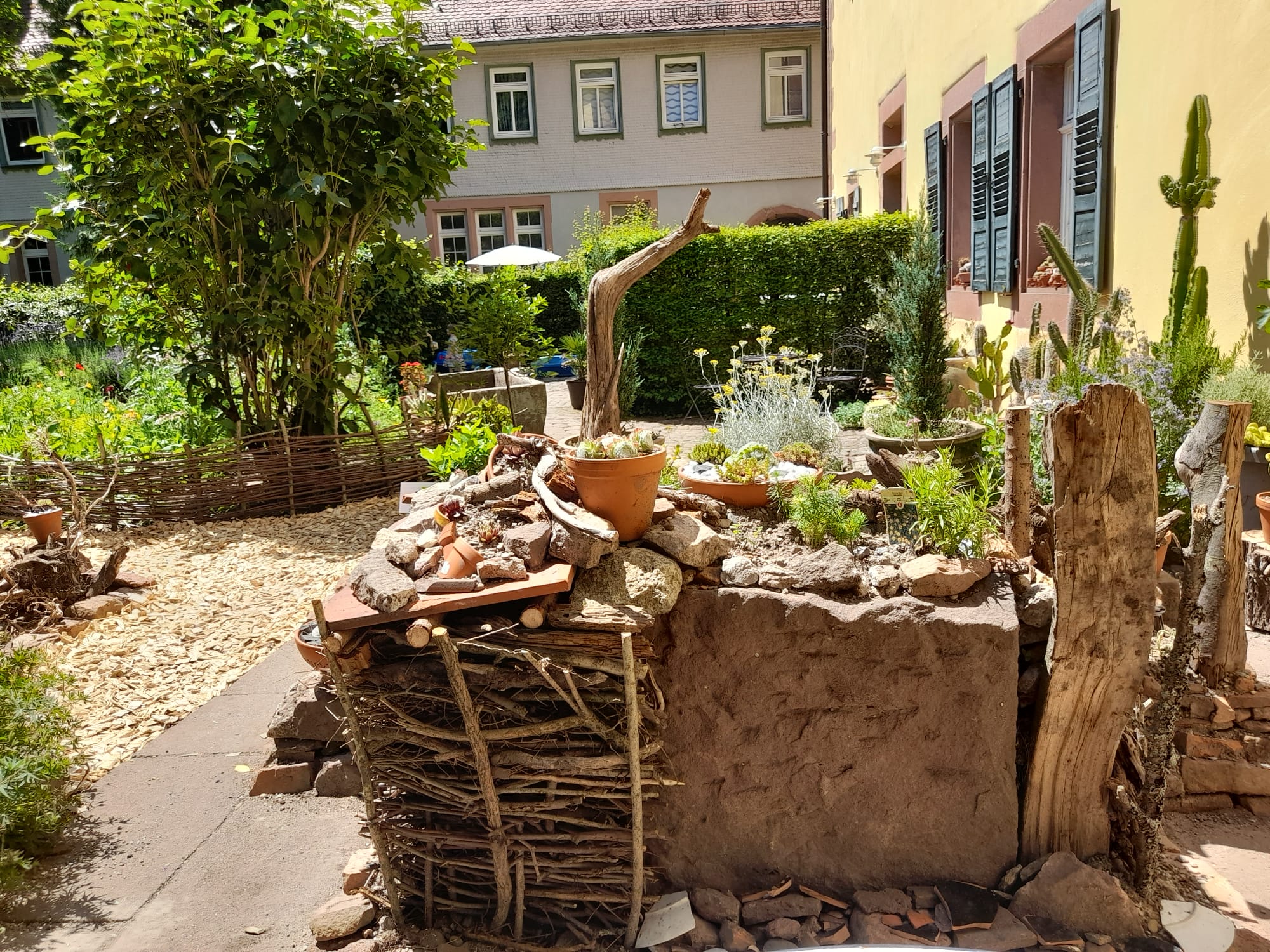 Fünf private Gärten beim „Tag der offenen Gartentür“ in Bad Herrenalb ...