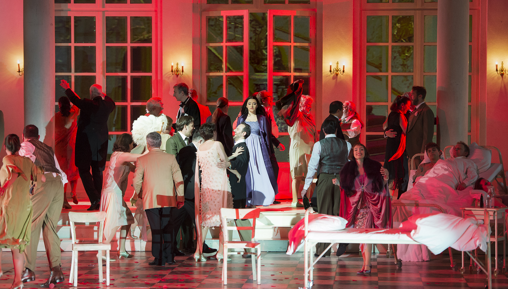Verdis „La Traviata“ ist wieder am Aalto-Theater zu sehen, Theater und ...