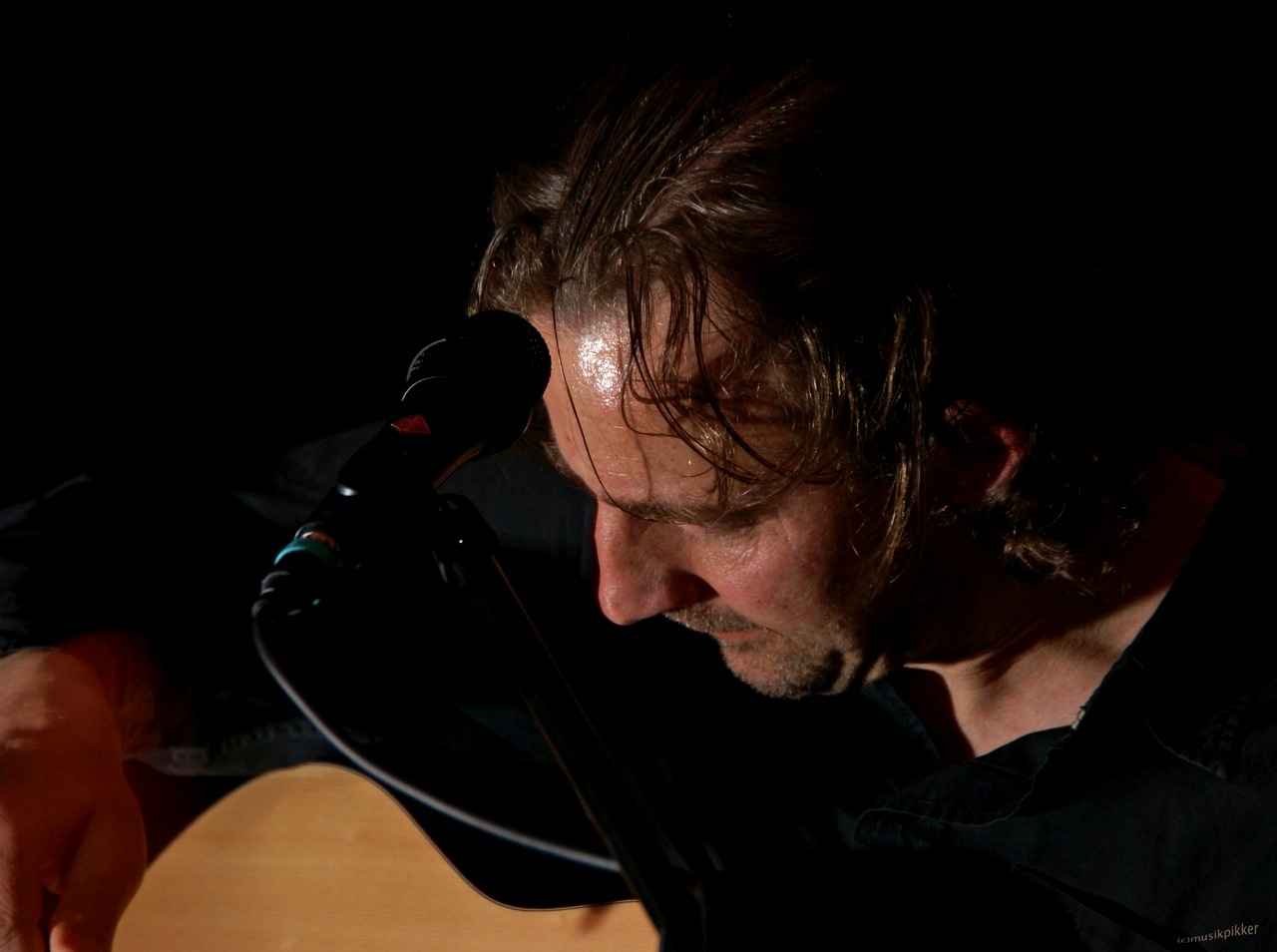 Songpoet mit musikalischen Träumereien: Michael Raeder solo ...