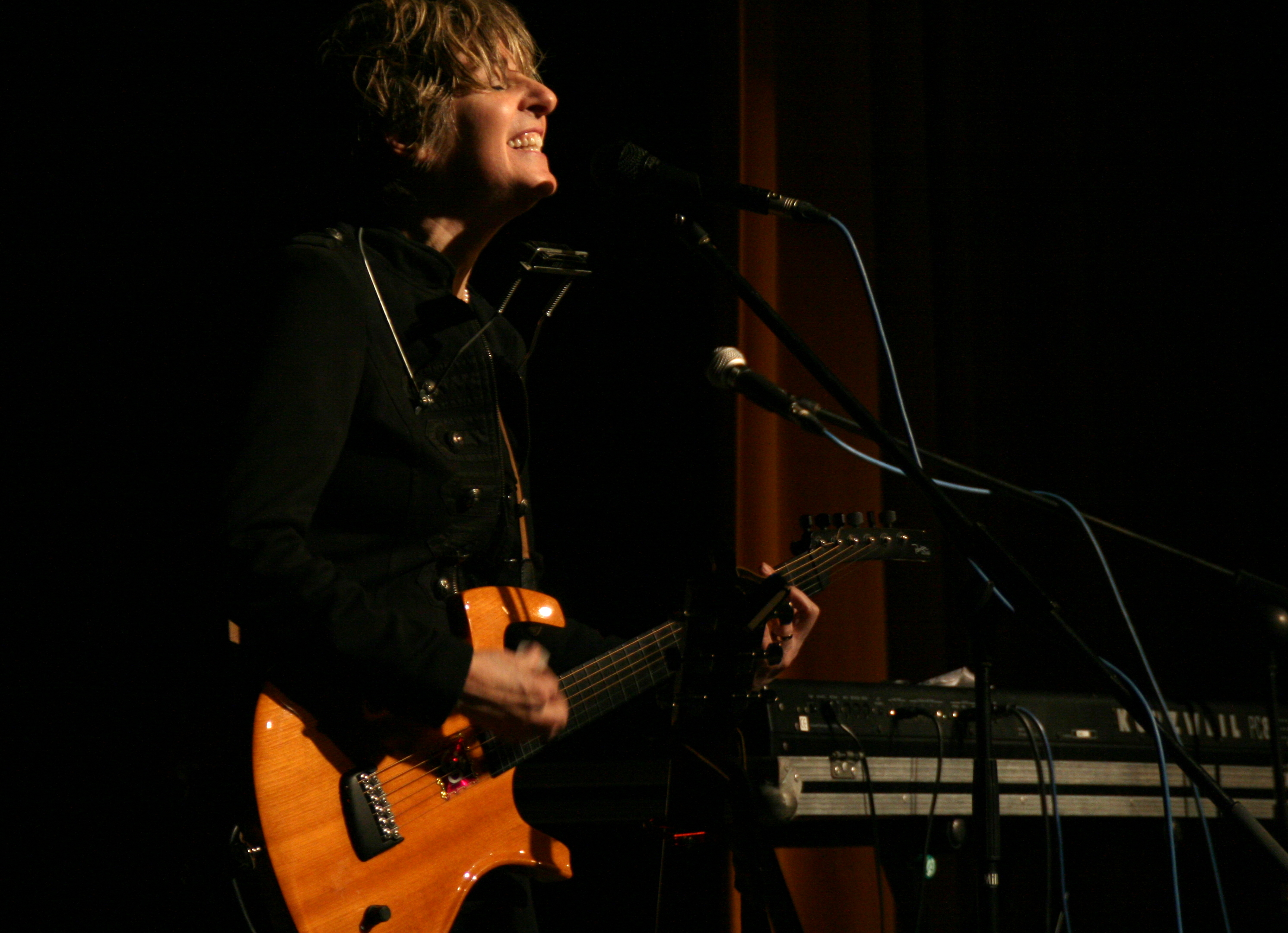 SONiA disappear fear": Wohltuend, poetisch, politisch, eine mitreißende ...