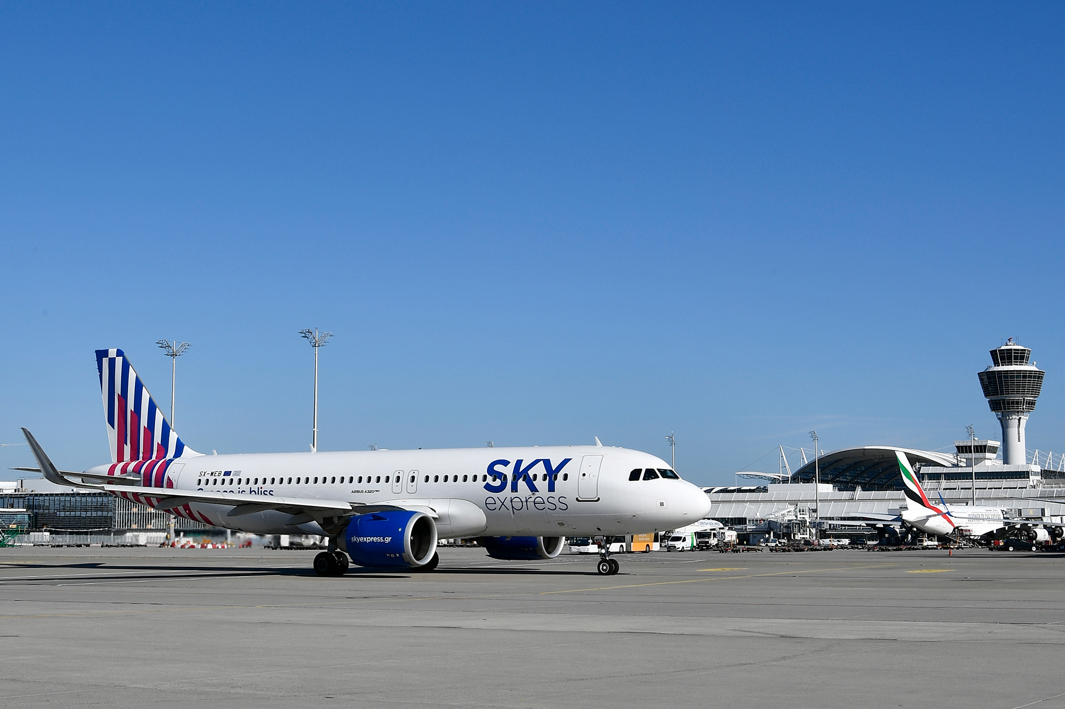 SKY express neu ab München: Airline bietet über ihr Drehkreuz Athen ...