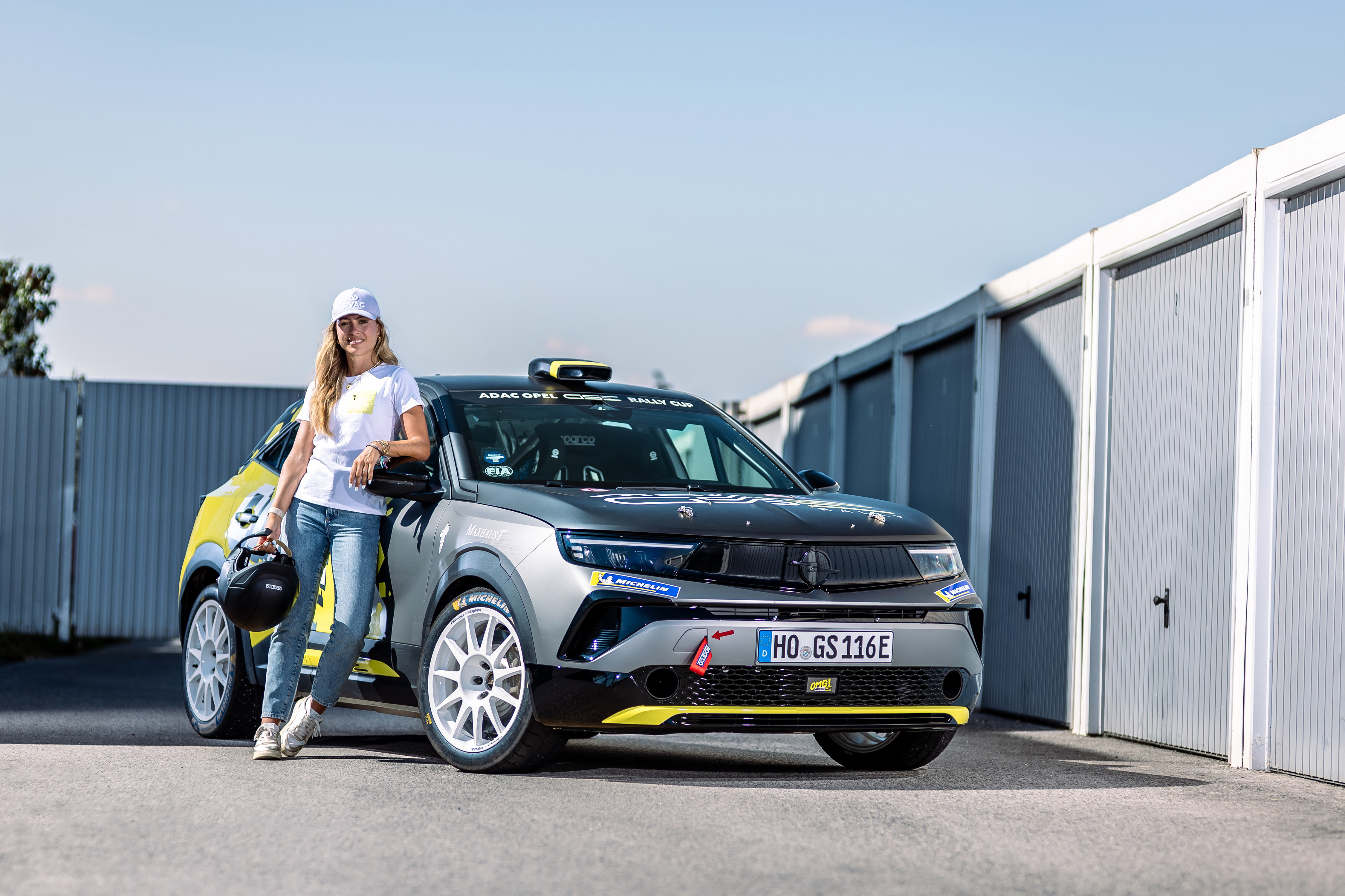 Formel E Trifft Elektro Rallye Sophia Flörsch Startet Im Adac Opel Gse 1200