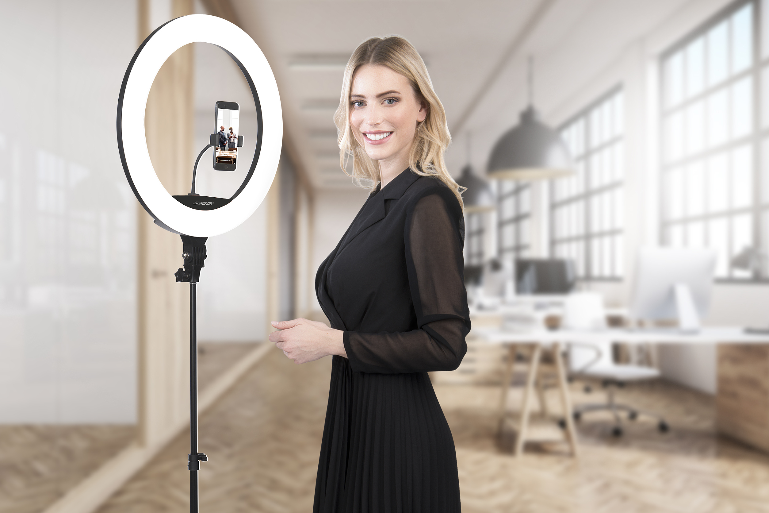 Somikon XL-LED-Ringlicht mit Smartphone-Halter, Ø 46 cm, USB-Port ...