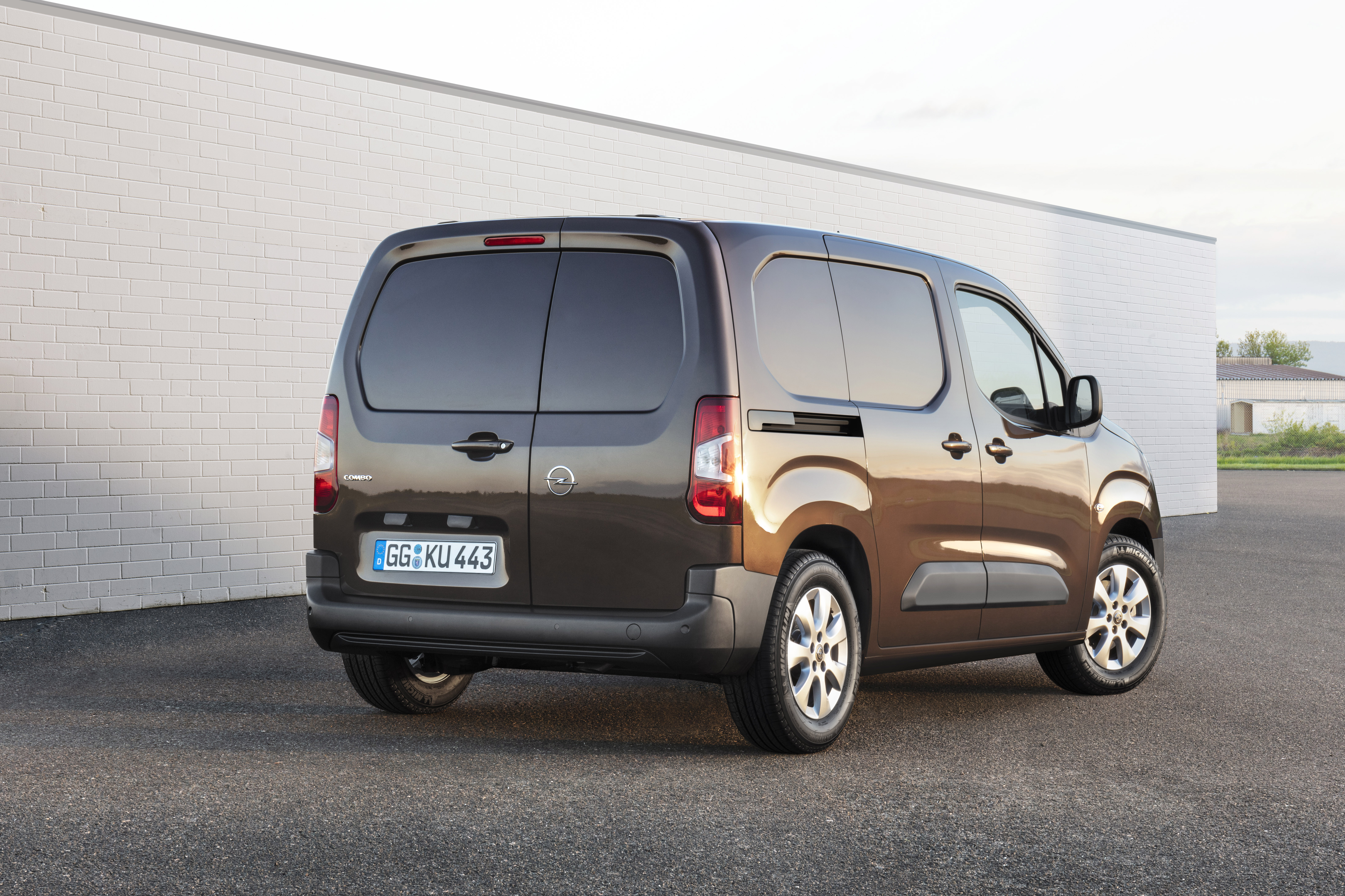 Neuer Opel Combo: Geräumiger Transporter mit kompakten Maßen und Top ...