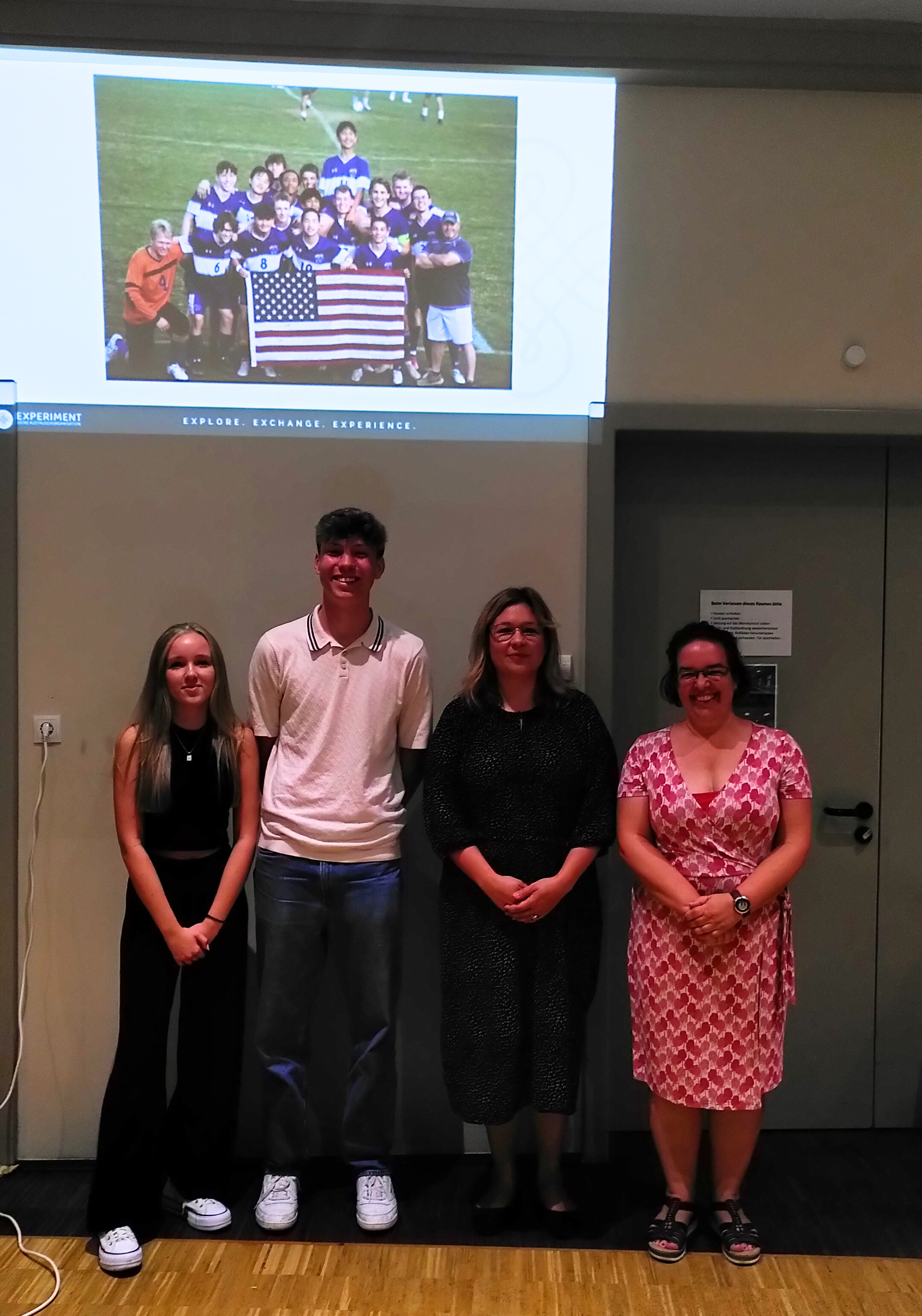 Katrin Uhlig MdB setzt sich für den Austausch ein, Experiment e.V ...