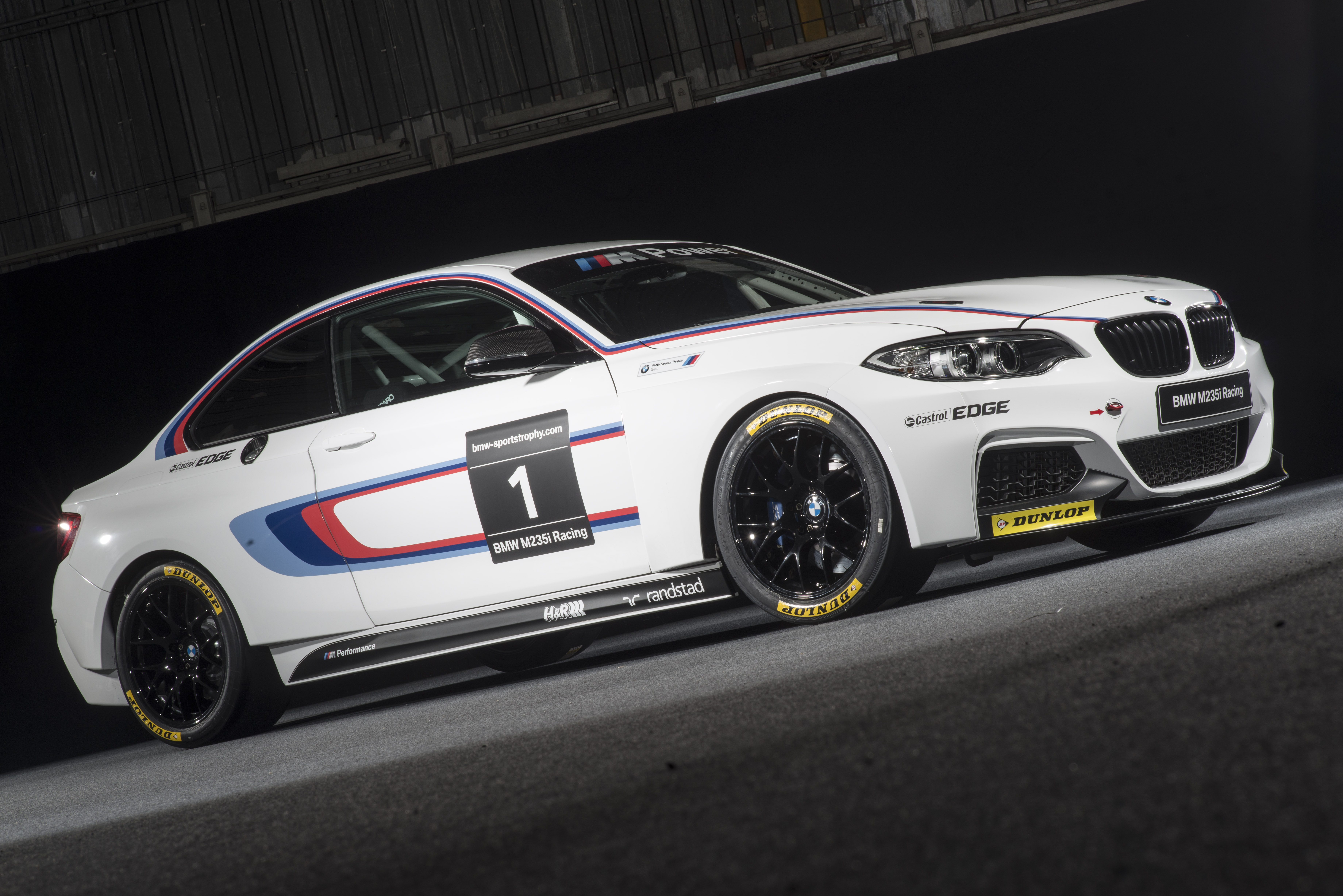 BMW M235i Racing geht auf Dunlop in die Saison 2014, BMW AG, Story - lifePR