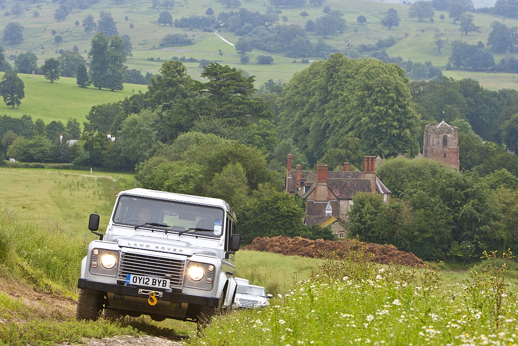 Land Rover: Werkbesichtigung in Solihull und Offroad-Vergnügen am ...