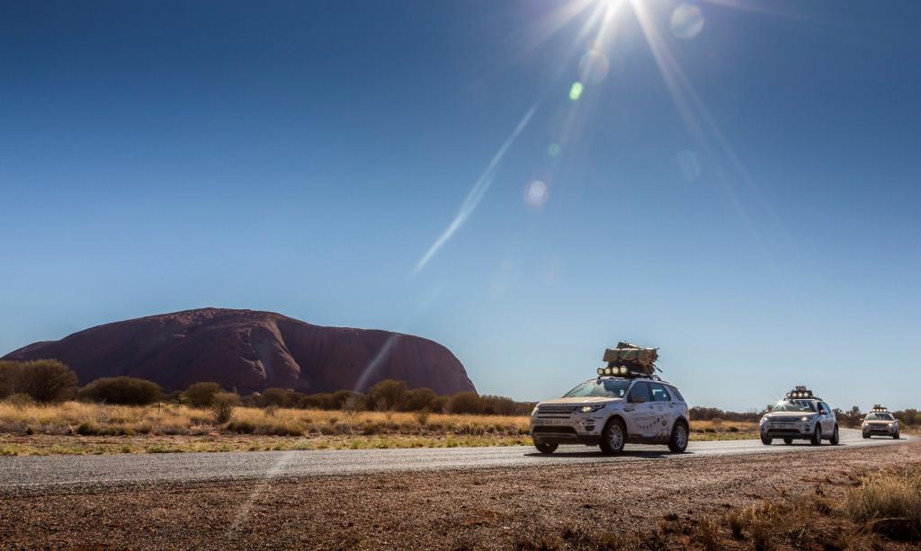 Der neue Land Rover Discovery Sport erreicht das Traumziel Ayers Rock ...