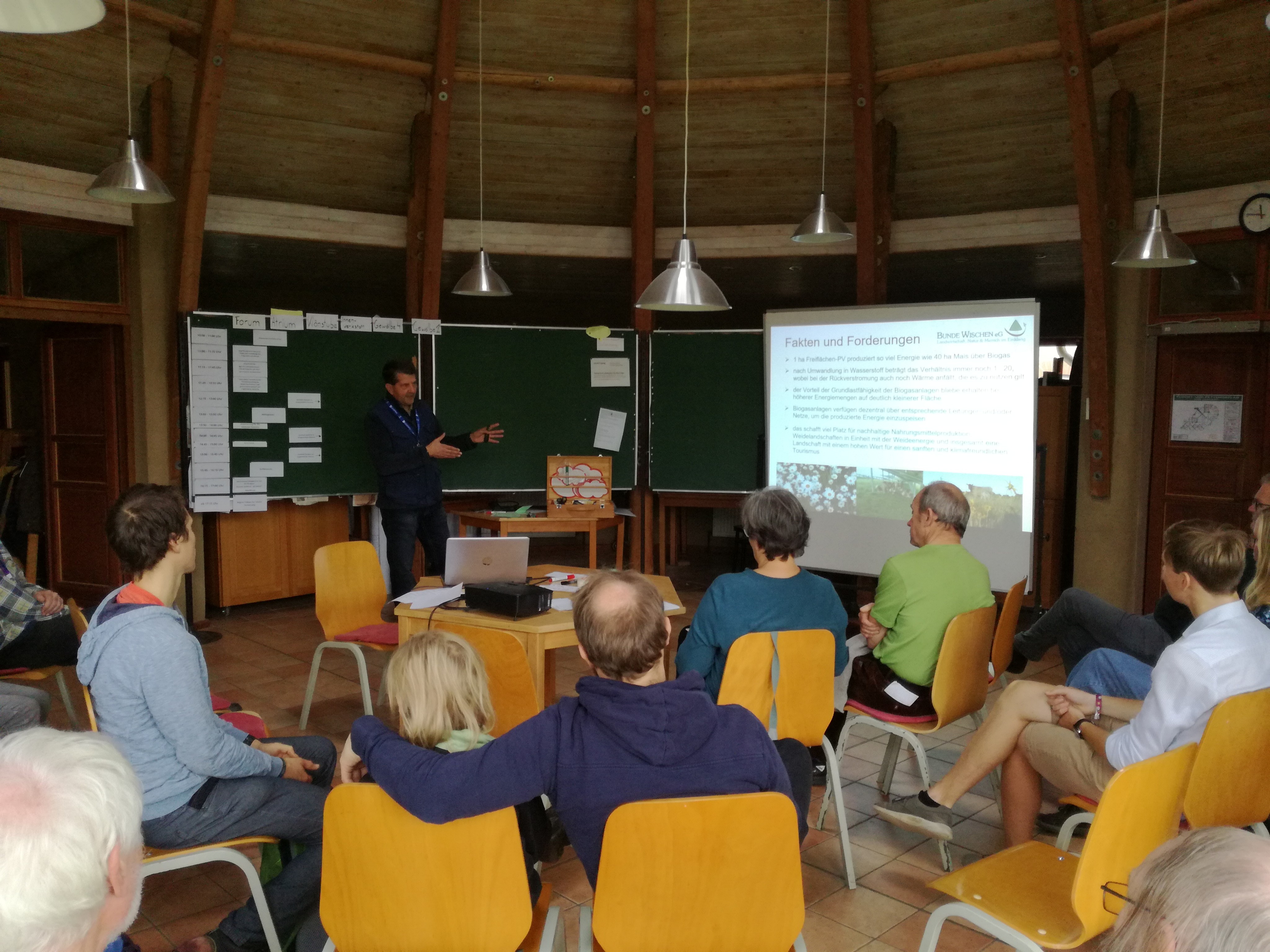 Erfolgreiches "Barcamp for future" mit vier Generationen bei artefact ...