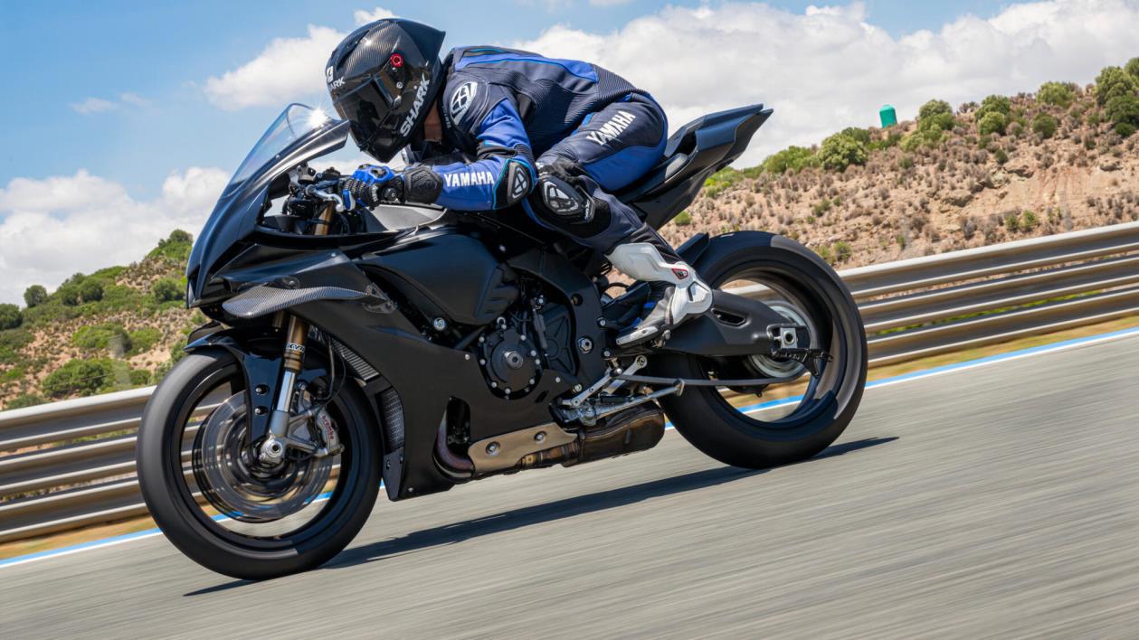 Die Zukunft der R-Reihe ist da : Die neuen Modelle R1 RACE und R1 GYTR ...