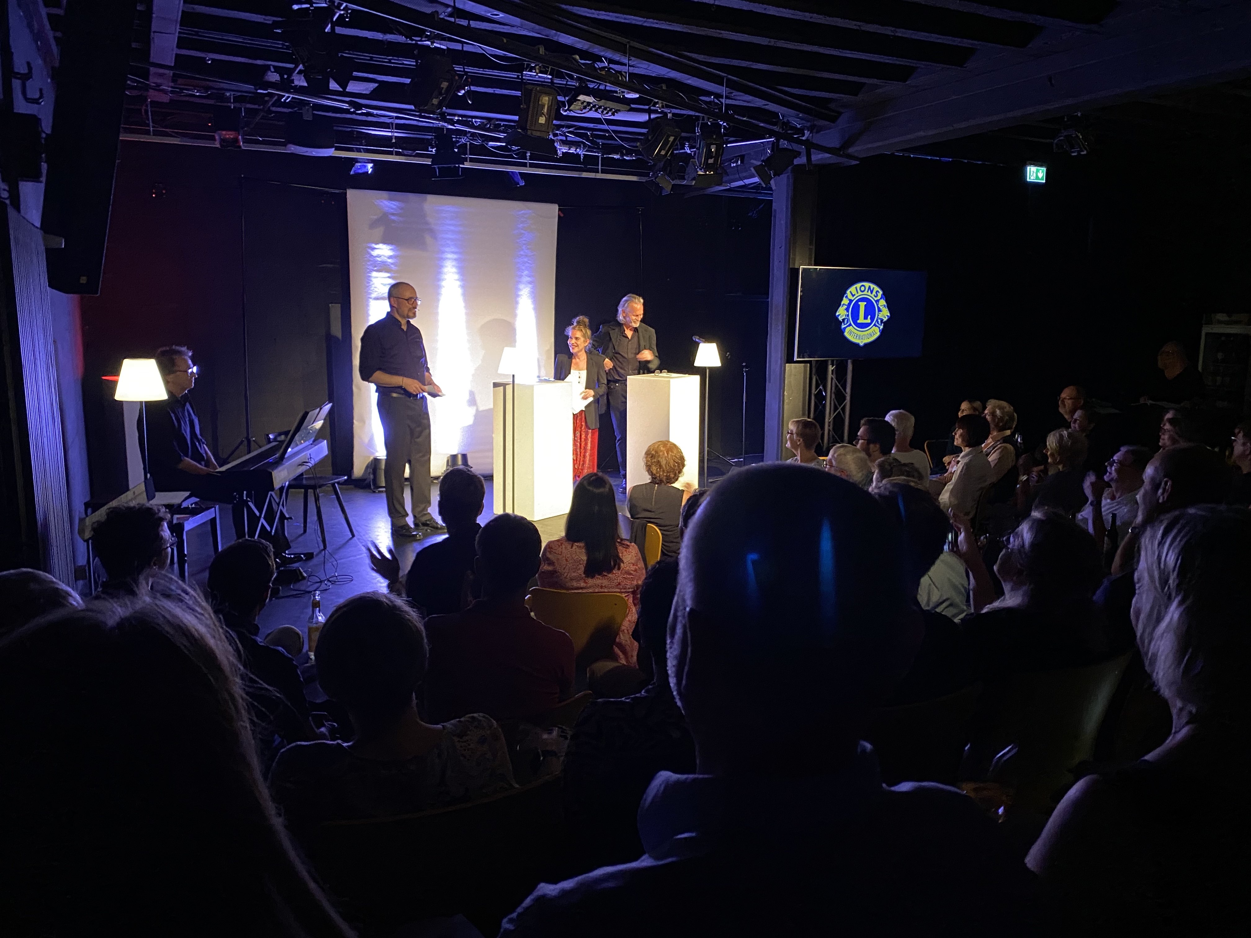 "Brot und Spiele": Schattenkabarett des Lions-Club Karlsruhe-Mitte im Sandkorn-Theater findet am ...