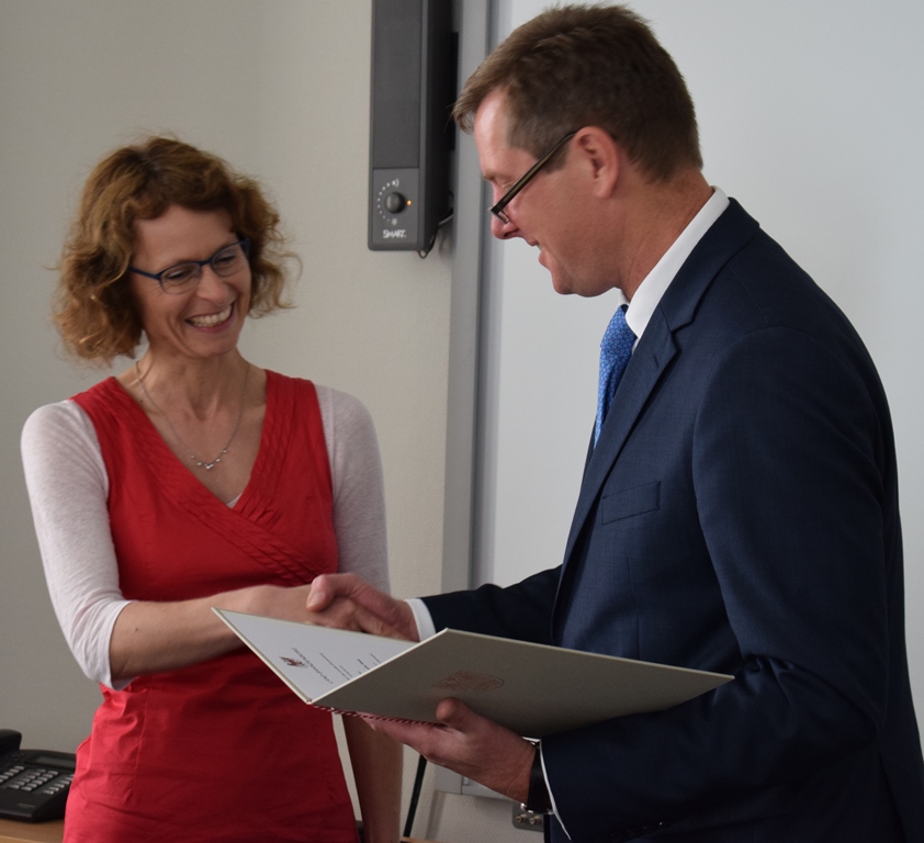 Professorin Sandra Haas auf neue Professur am Fachbereich Wirtschaft ...