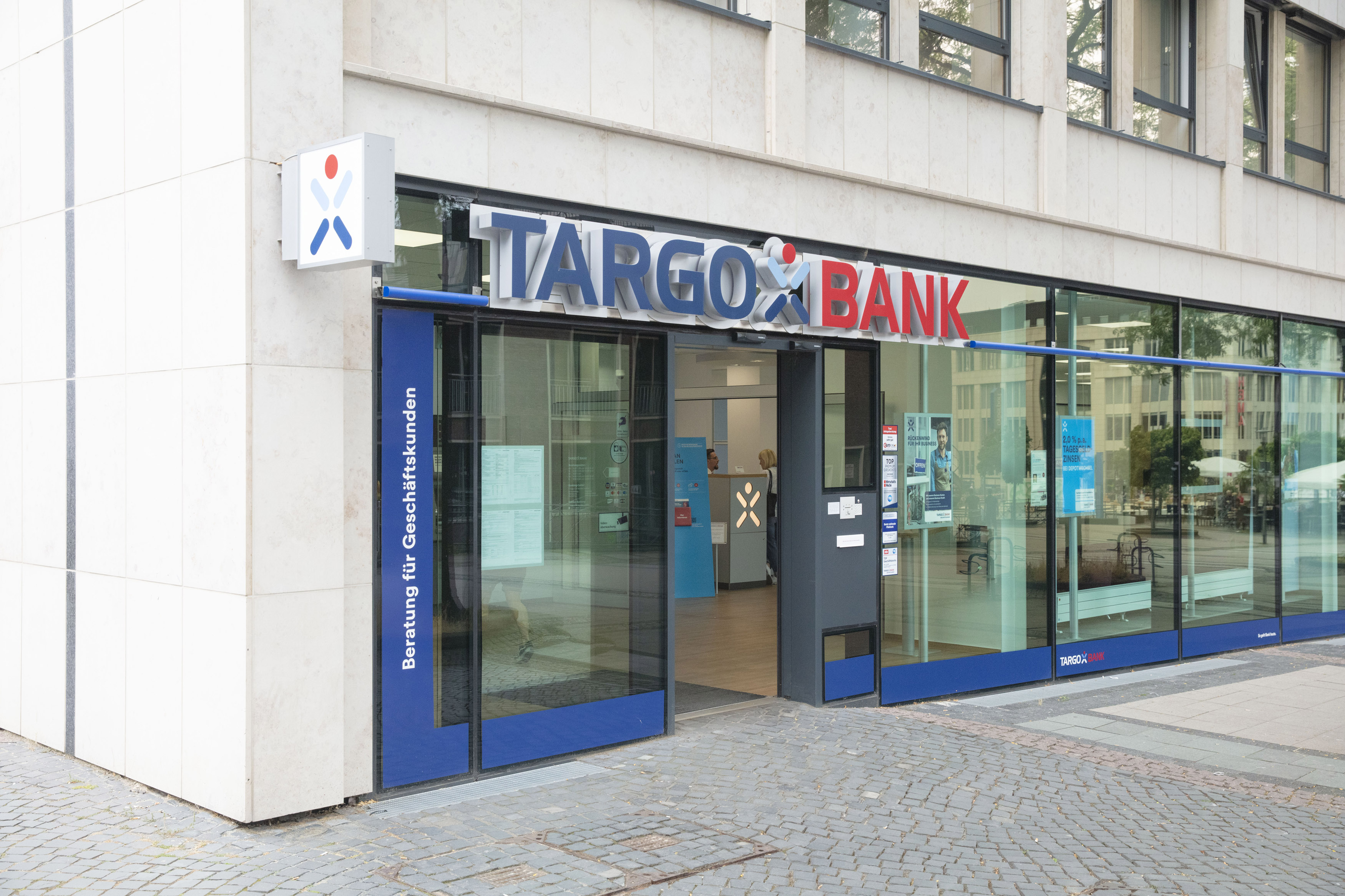 SAUTER Facility Management für rund 350 TARGOBANK Filialen, SAUTER ...
