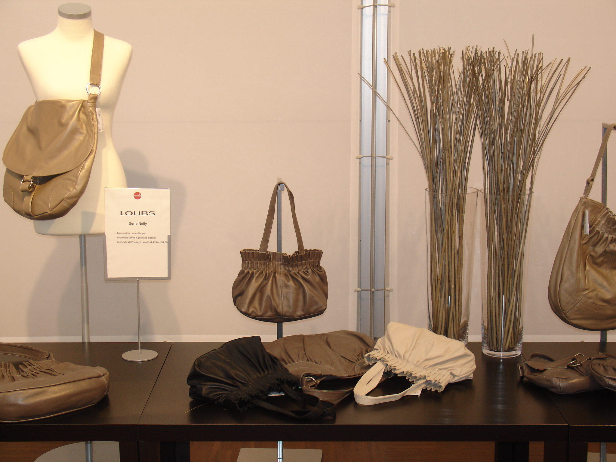 Bei ASSIMA ist Weiß das neue Schwarz, Anja Sziele PR | Marketing ...