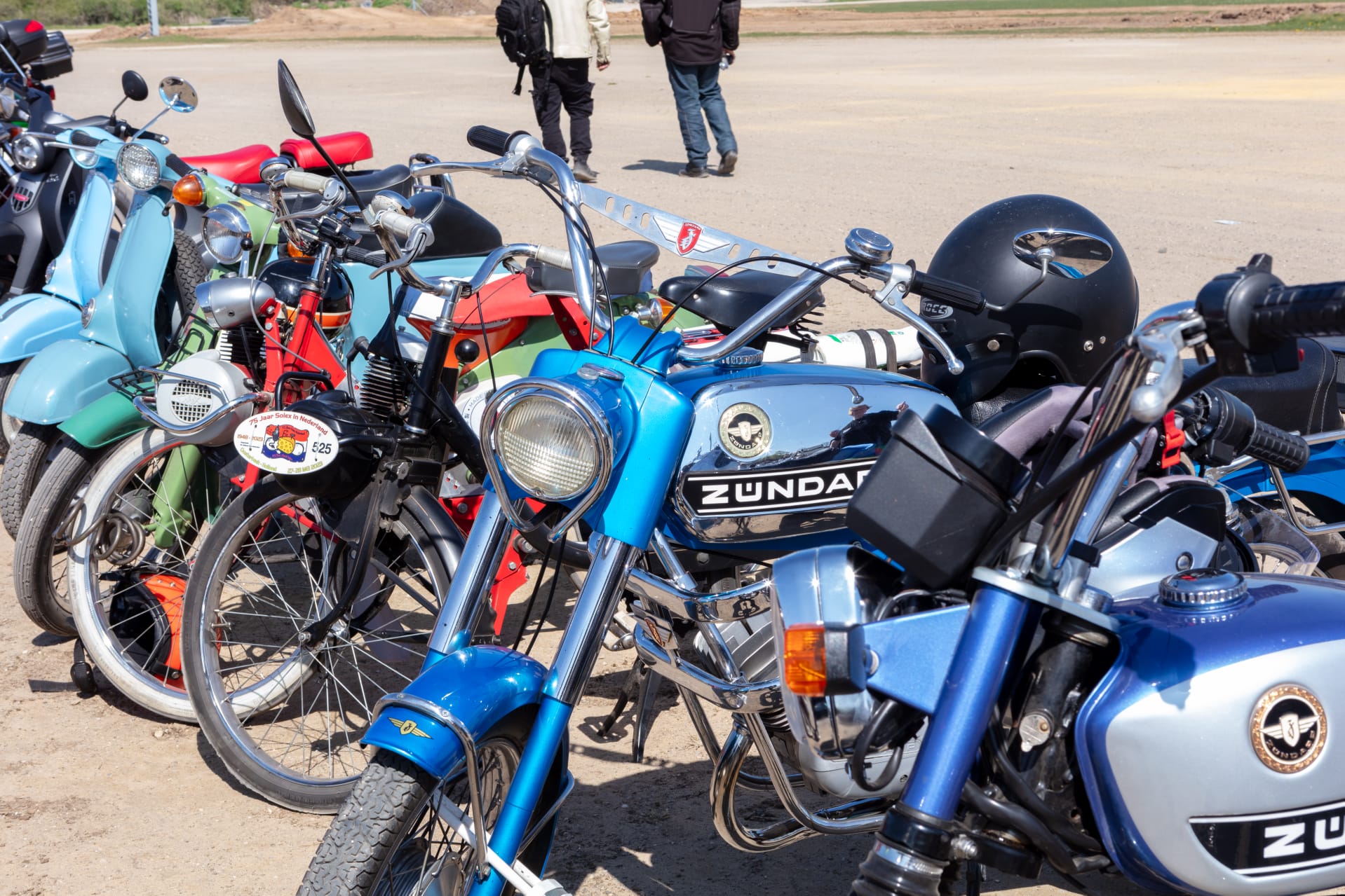 „Bromfiets- en Motorbeurs Kalkar“ - Benzingeruch, Chrom & Geschichte ...