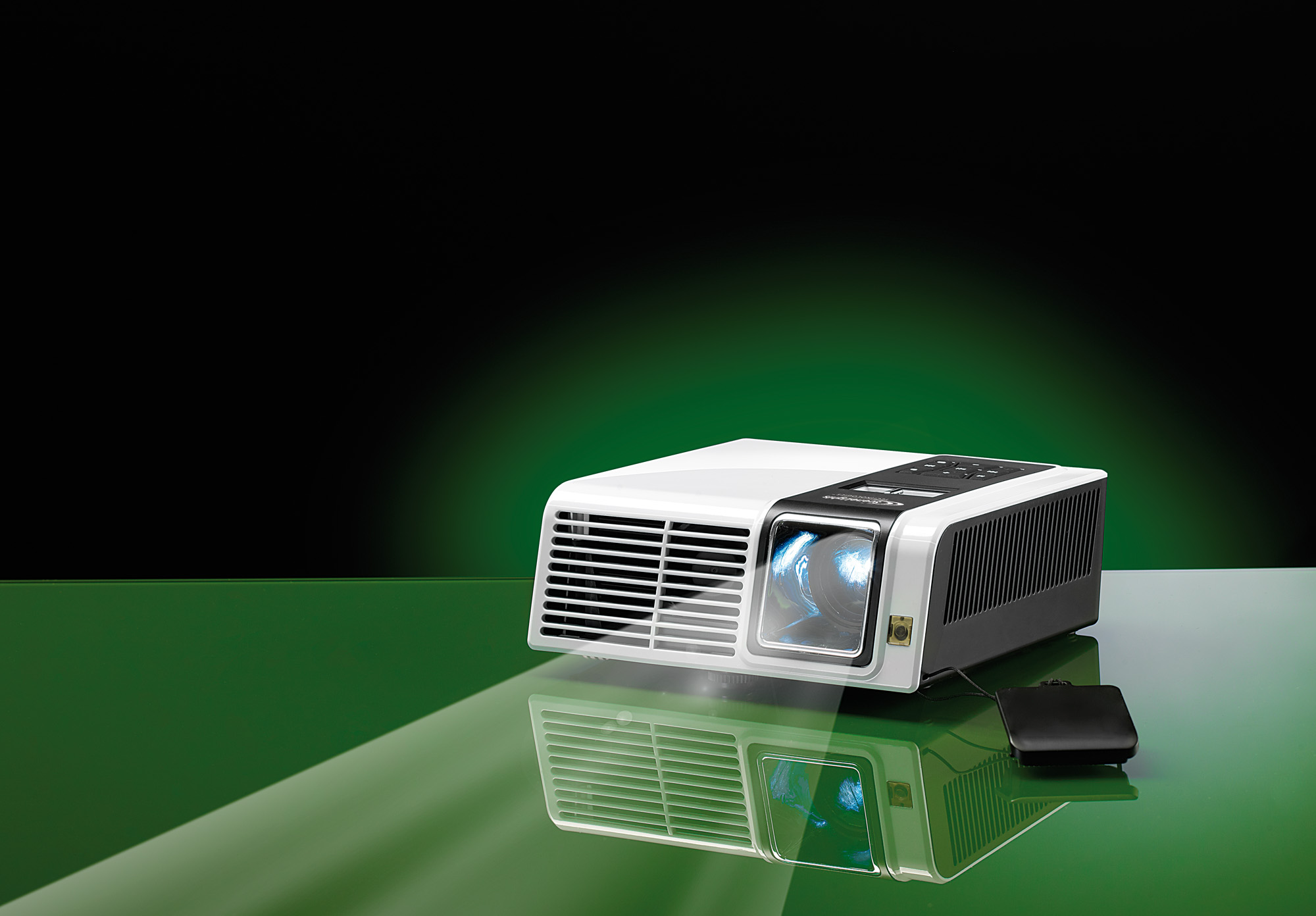 Zwei SceneLights HDMI-DLP-LED-Beamer mit 200 Lumen: "DL-345.HDMI" und ...