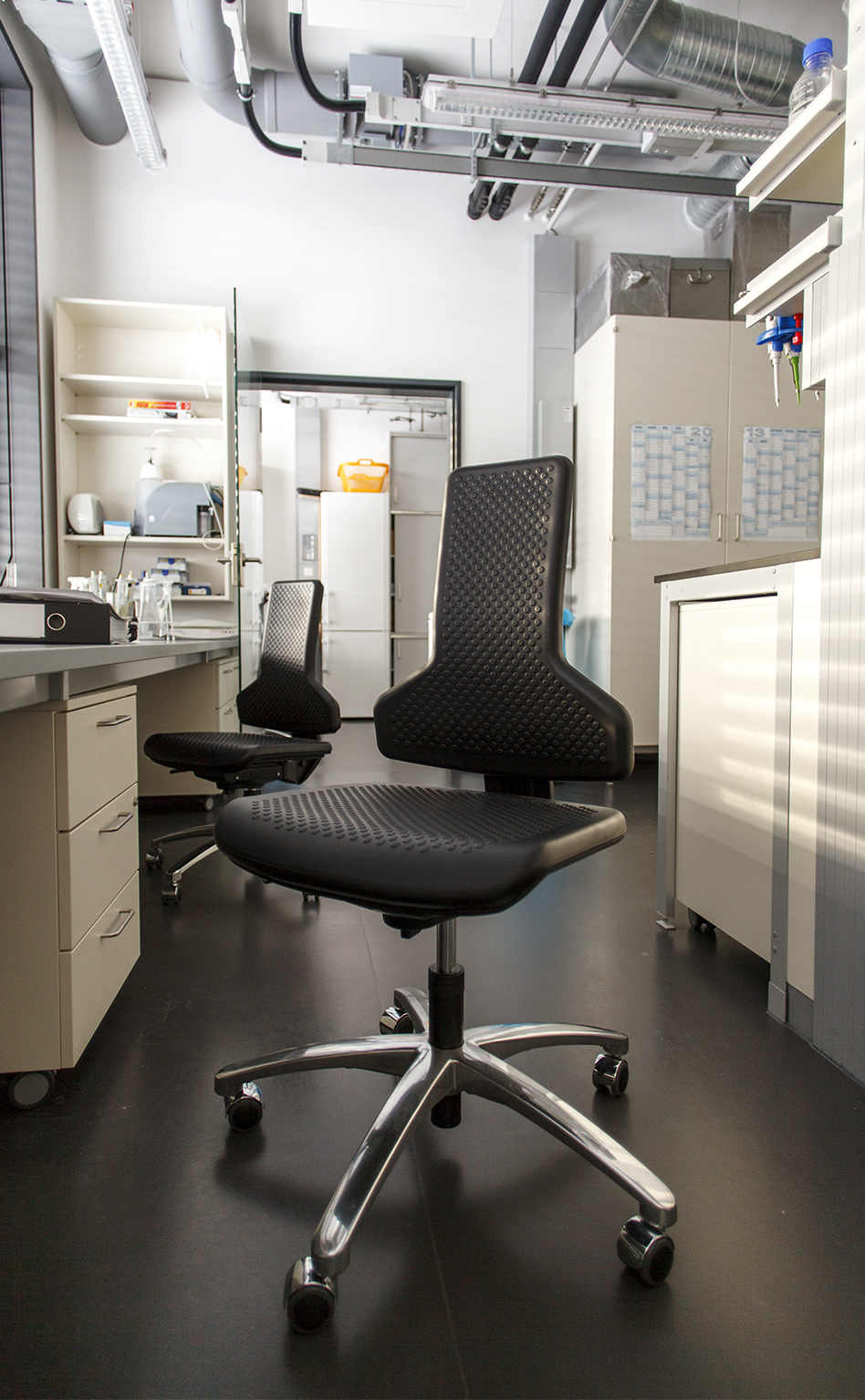 Work bench, chair, lighting: it's the overall concept that counts for ...